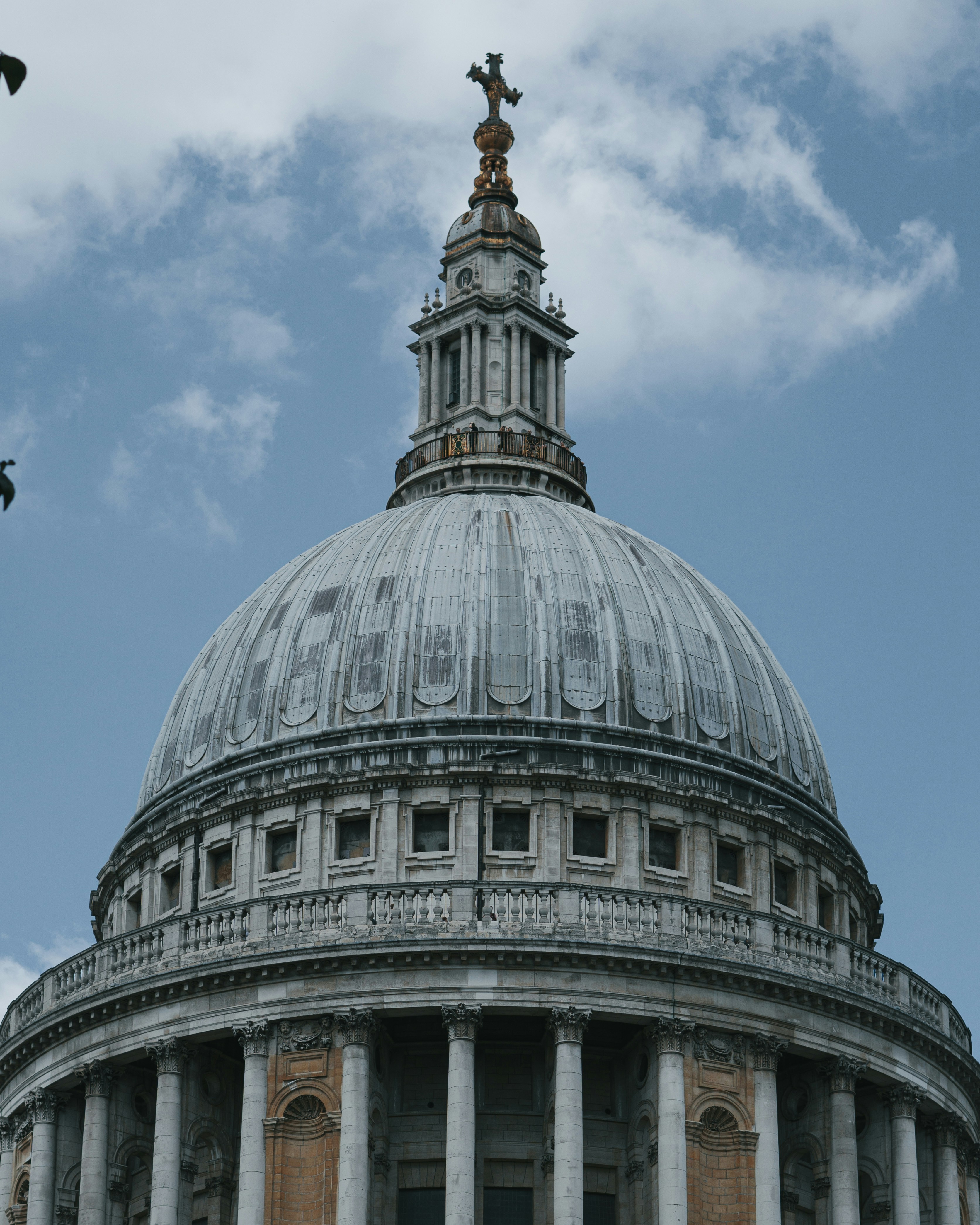 A domed building with columns and a cross on top photo – Free London ...