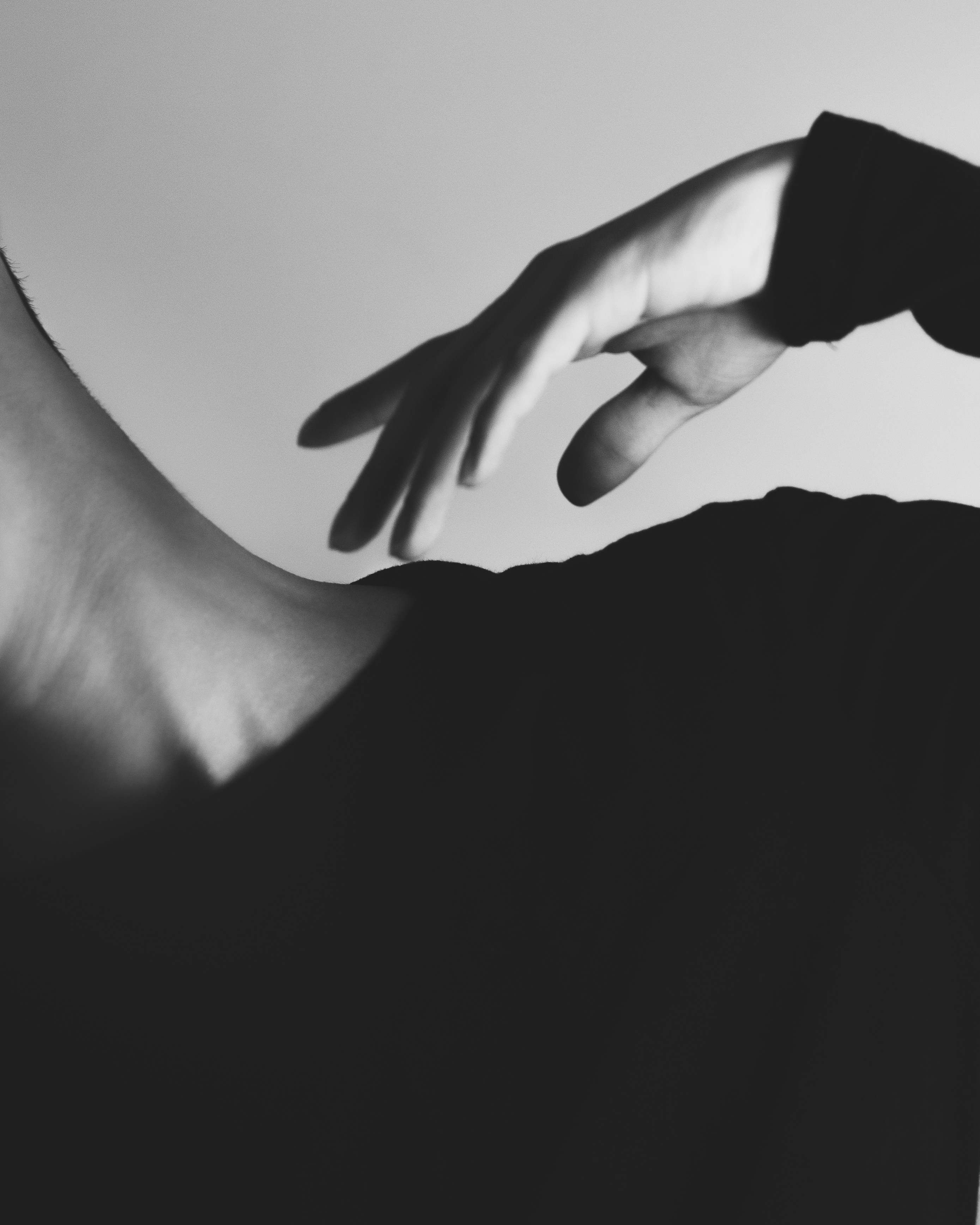 A close-up of hands shaking photo – Free Grey Image on Unsplash