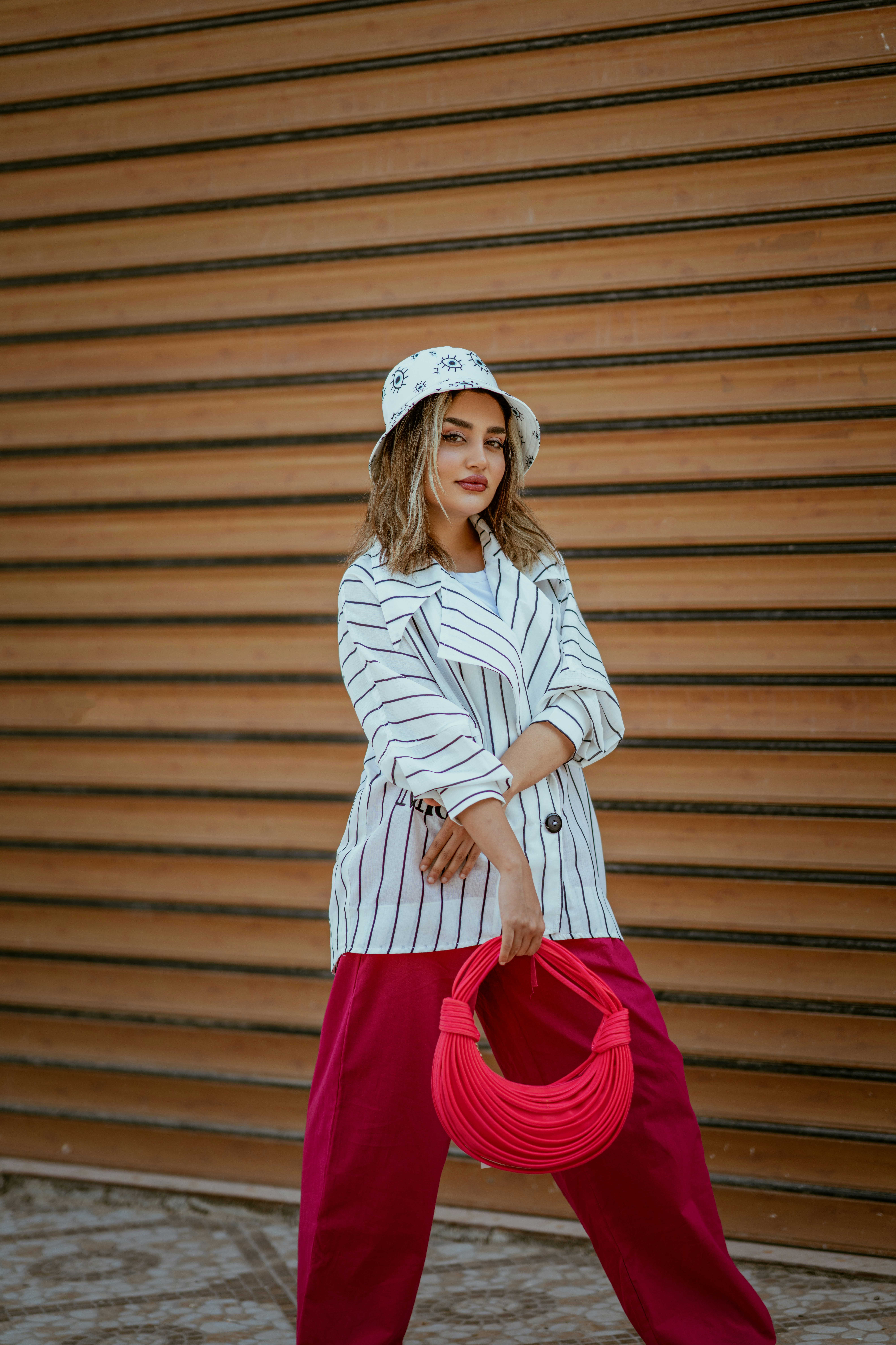 Foto Una persona posando para una foto – Imagen gratis en Unsplash