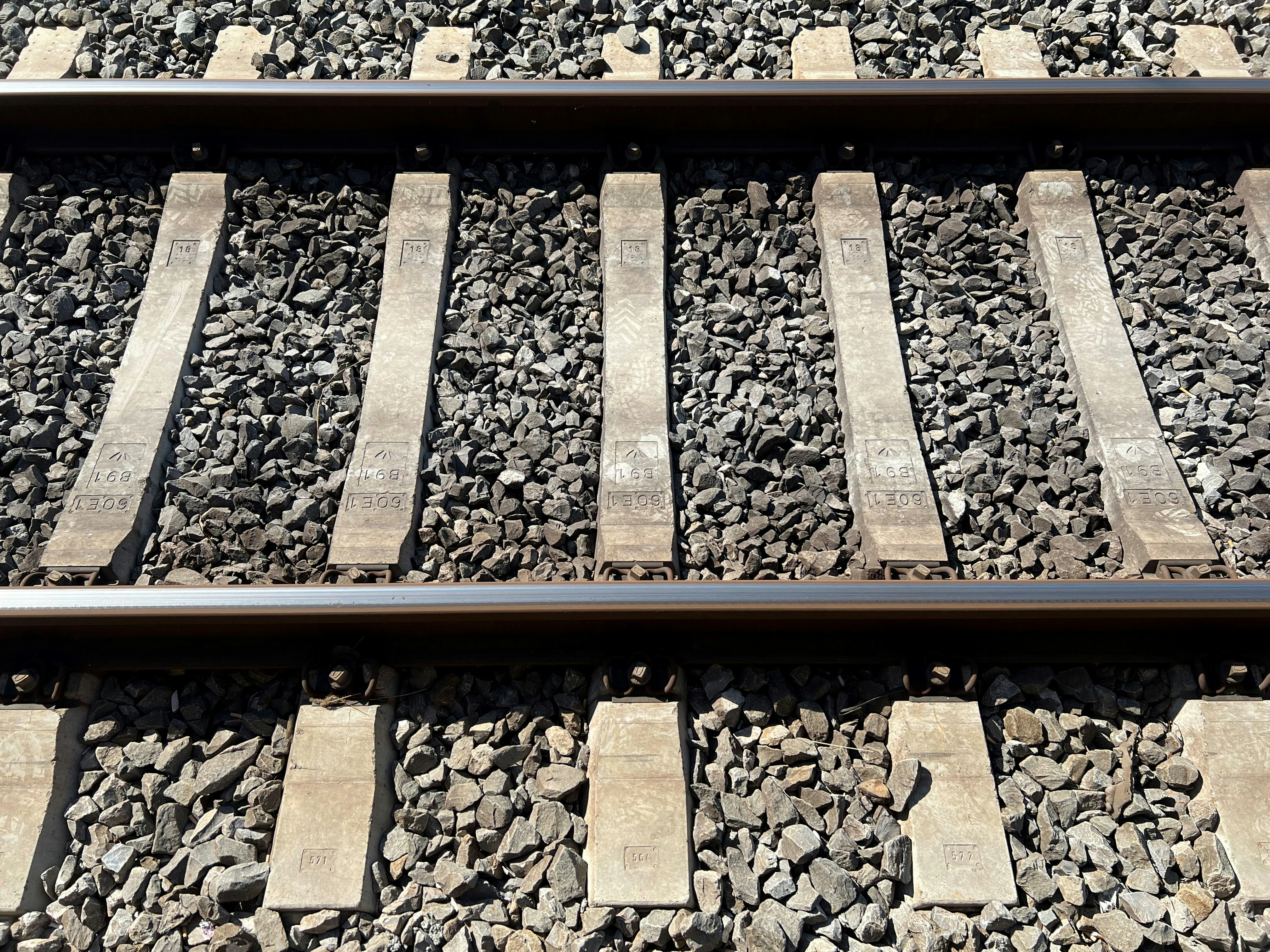 Gros plan d’une voie ferrée photo – Photo Sierre Gratuite sur Unsplash