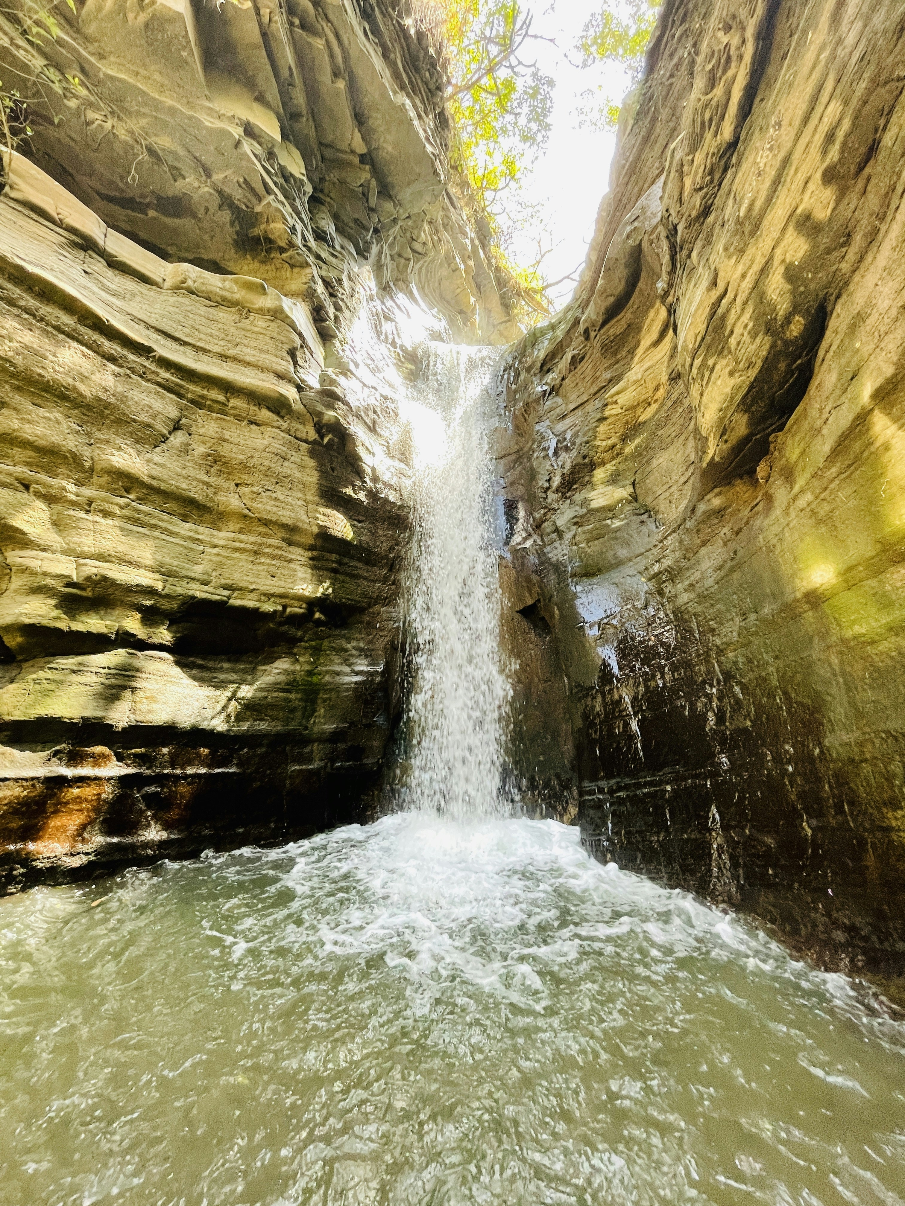 Starved Rock State Park in a cave photo – Free Hills Image on Unsplash
