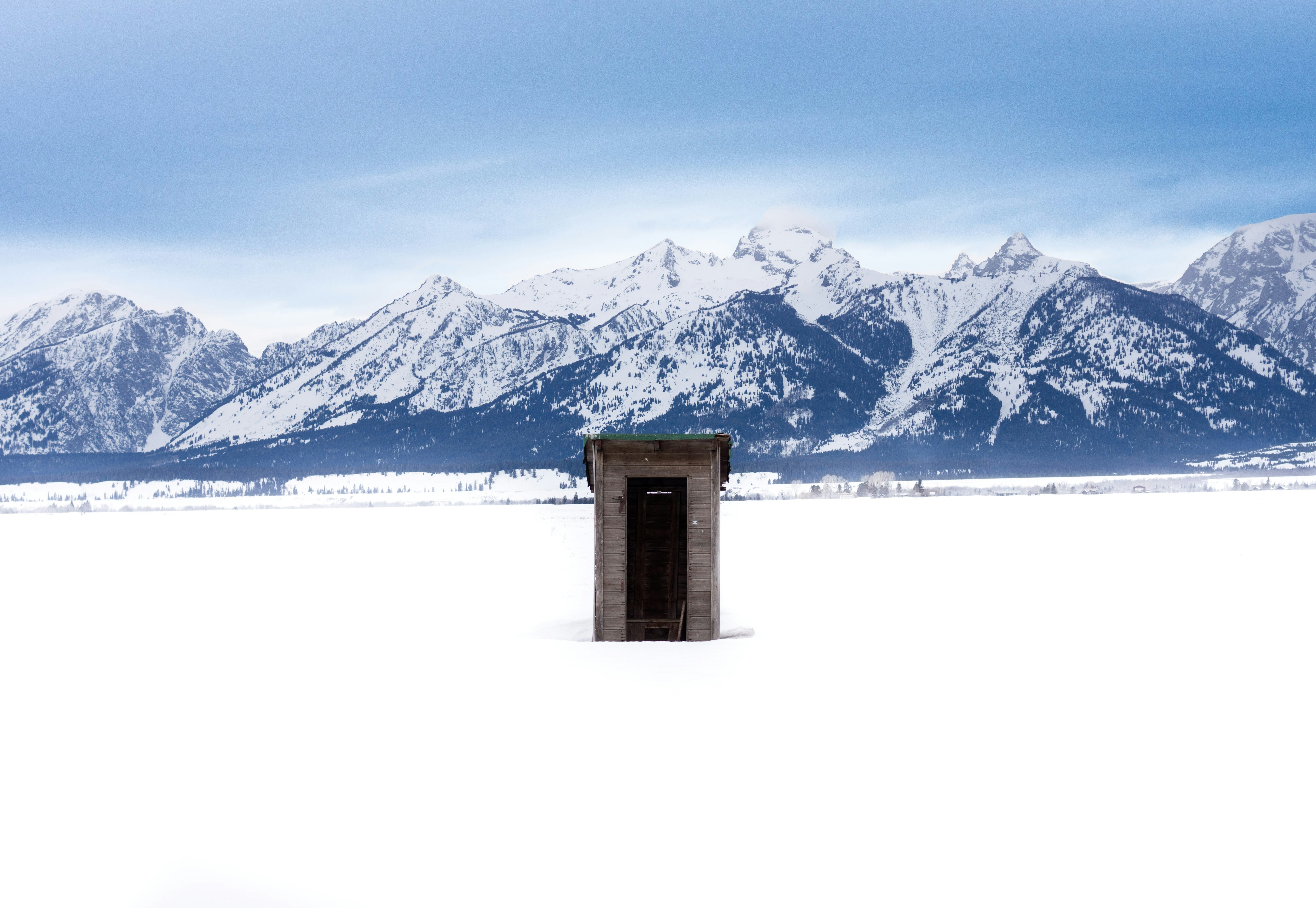 A small shack in a snowy field photo – Free Wyoming Image on Unsplash