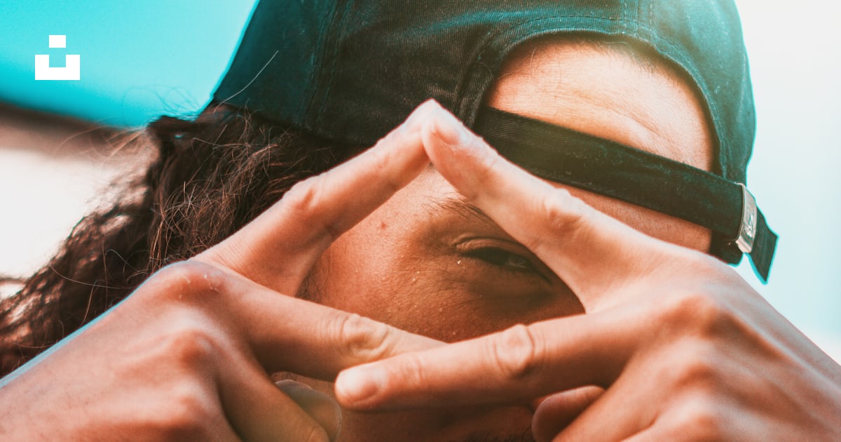 Foto Una Persona Con Las Manos En La Cara Imagen Tolón Gratis En Unsplash