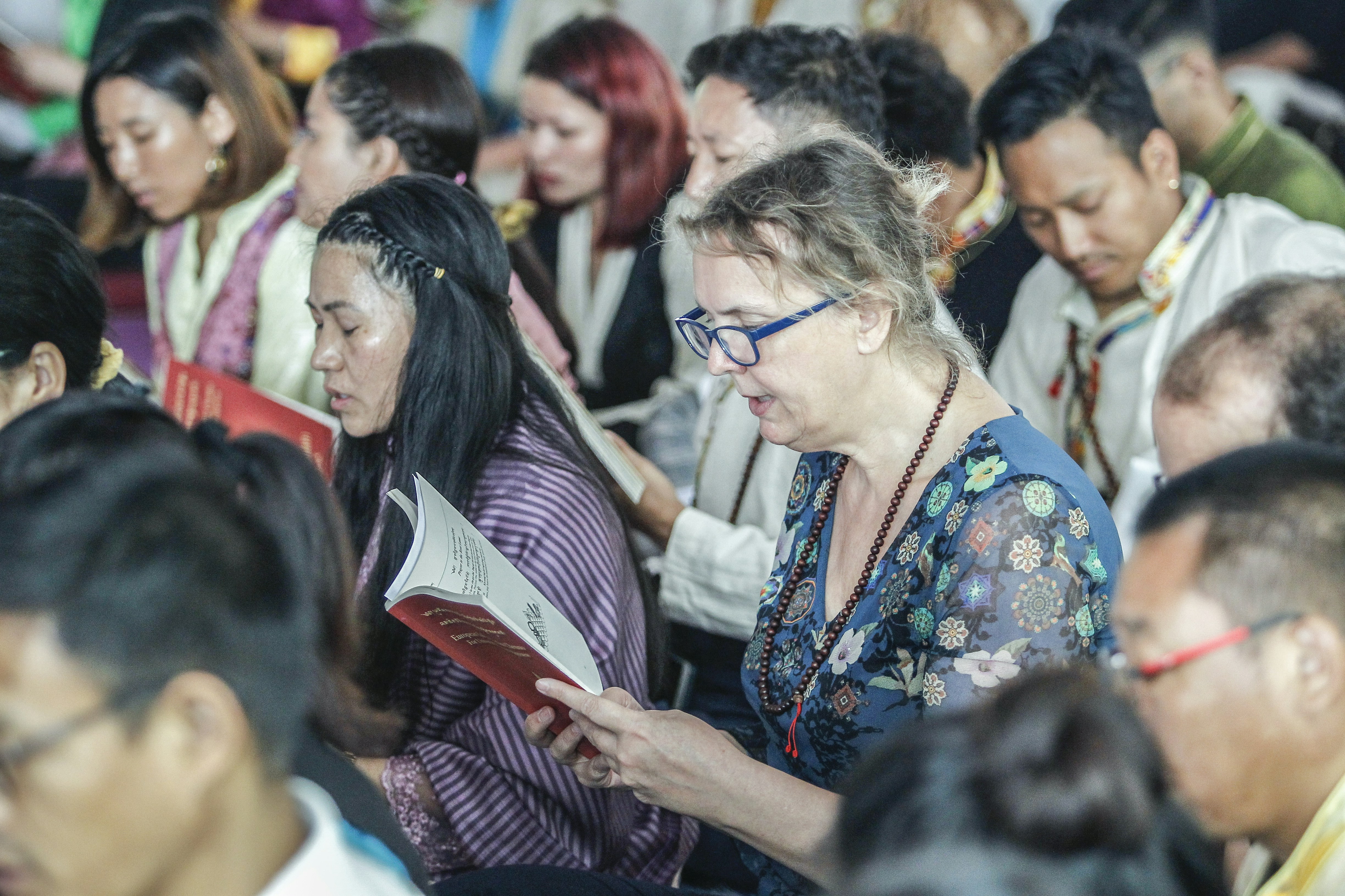 Focused Chorus: A Diverse Gathering Reading Together