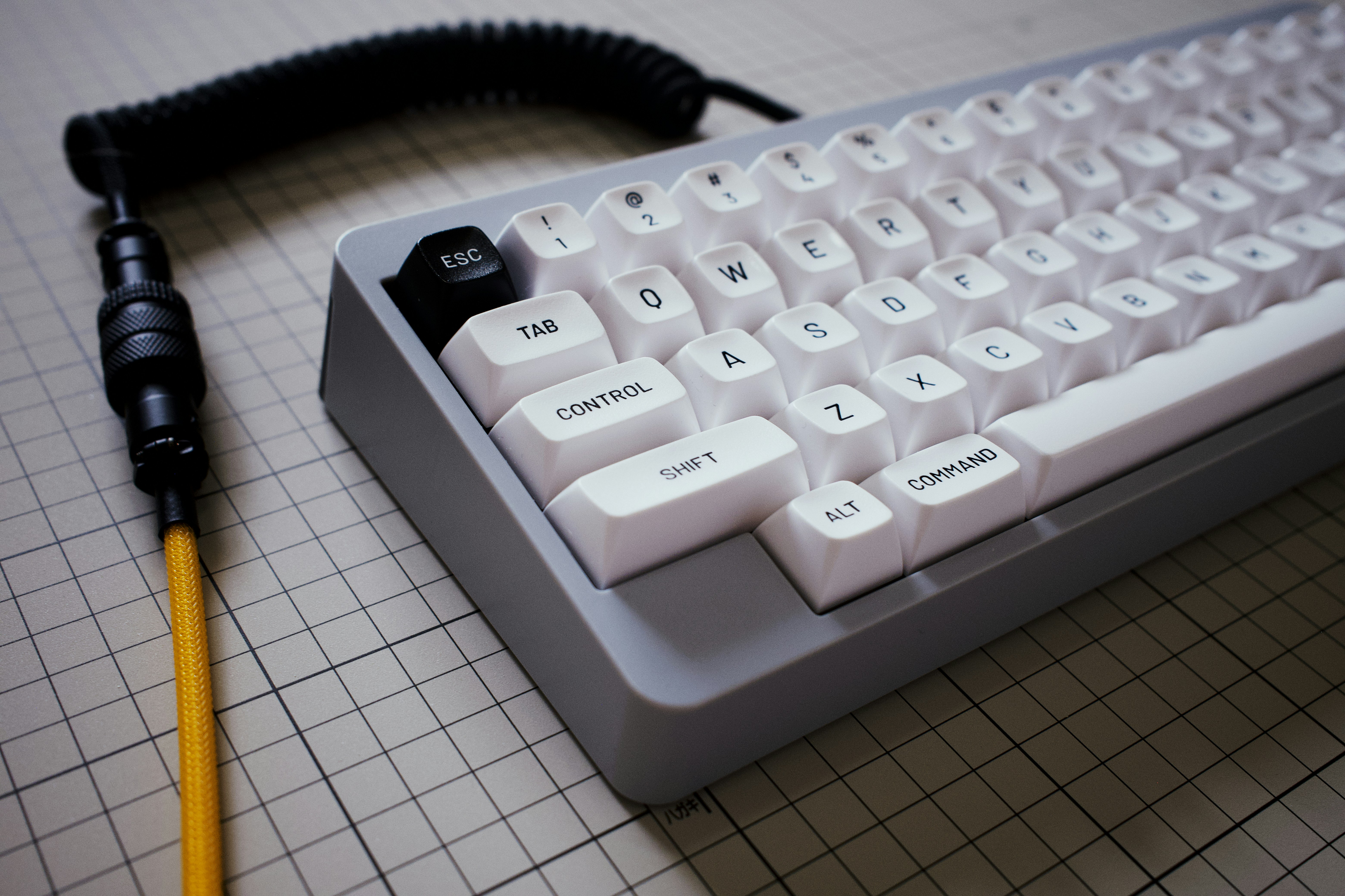 Un clavier blanc avec un cordon photo – Photo L'ordinateur Gratuite sur ...