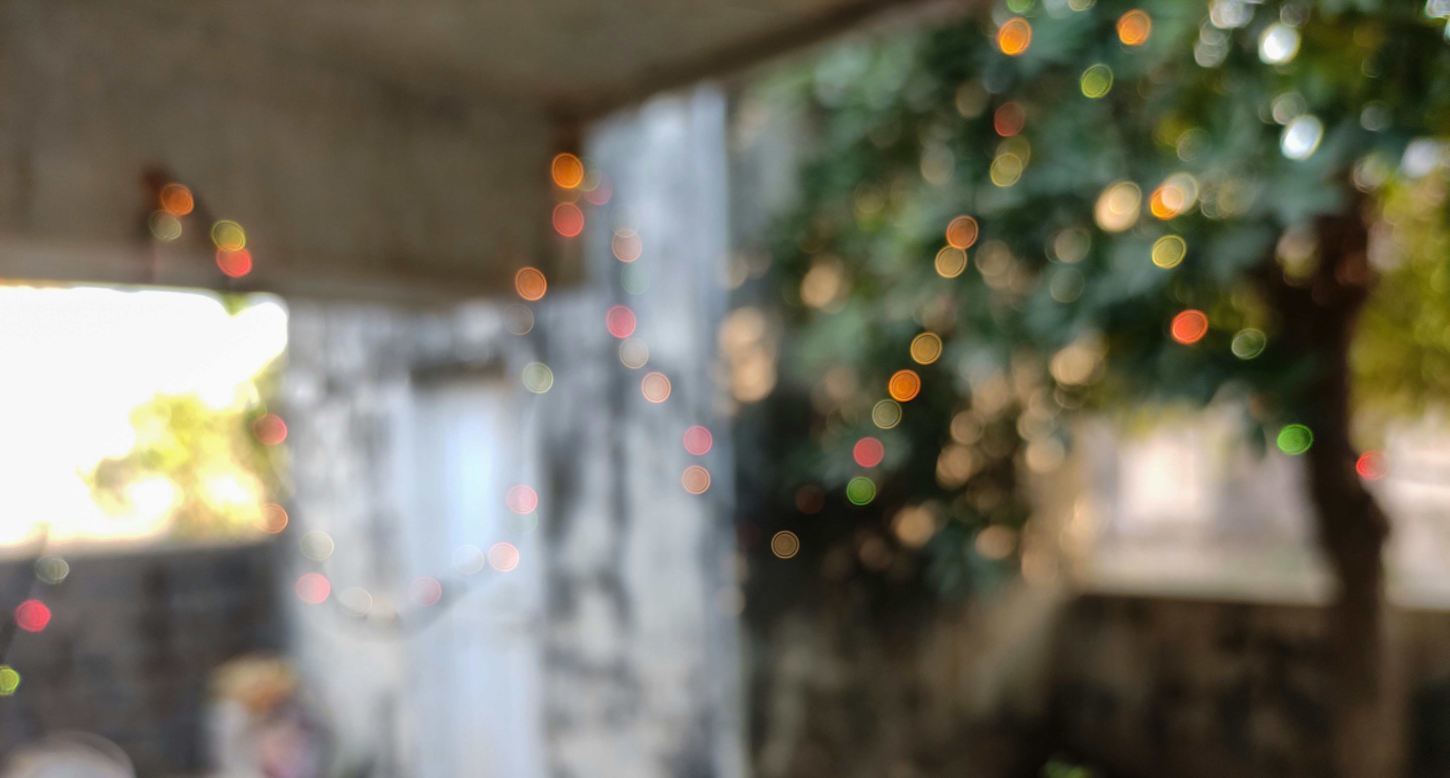 Bokeh Lanterns in a Quiet Courtyard