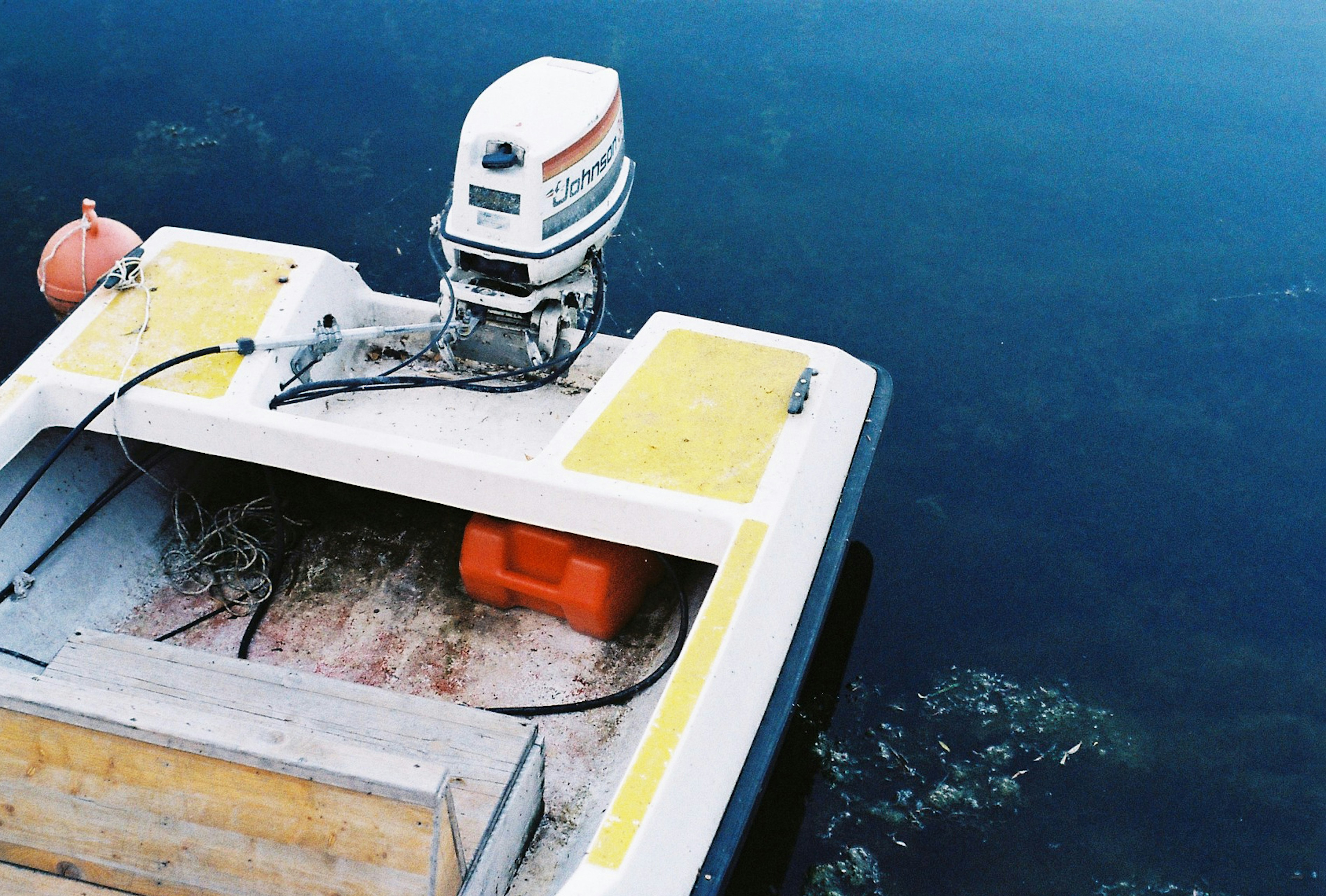 Dockside Outboard: A Boat’s Quiet Return to Blue Depths