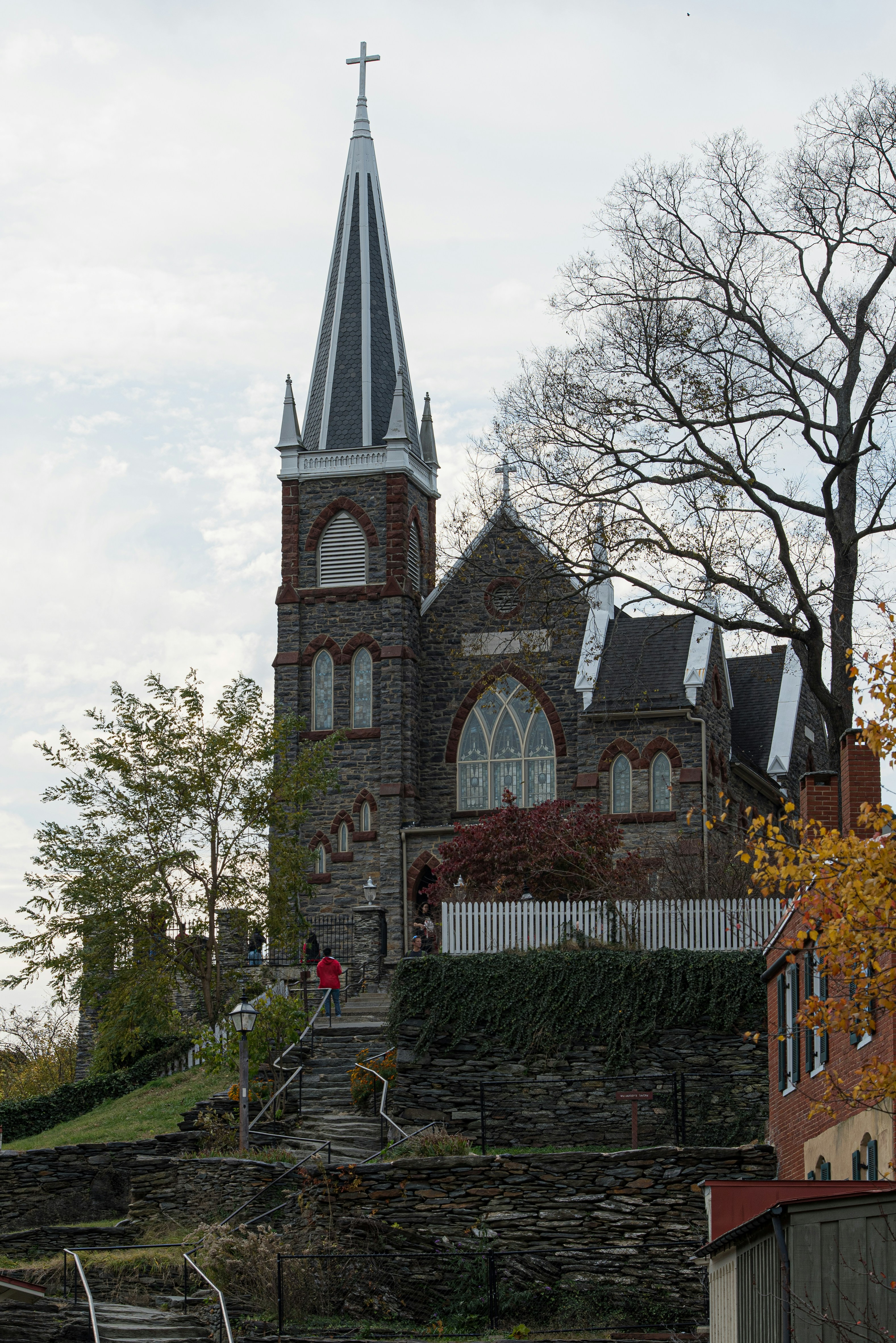A brick building with a steeple photo – Free Tower Image on Unsplash