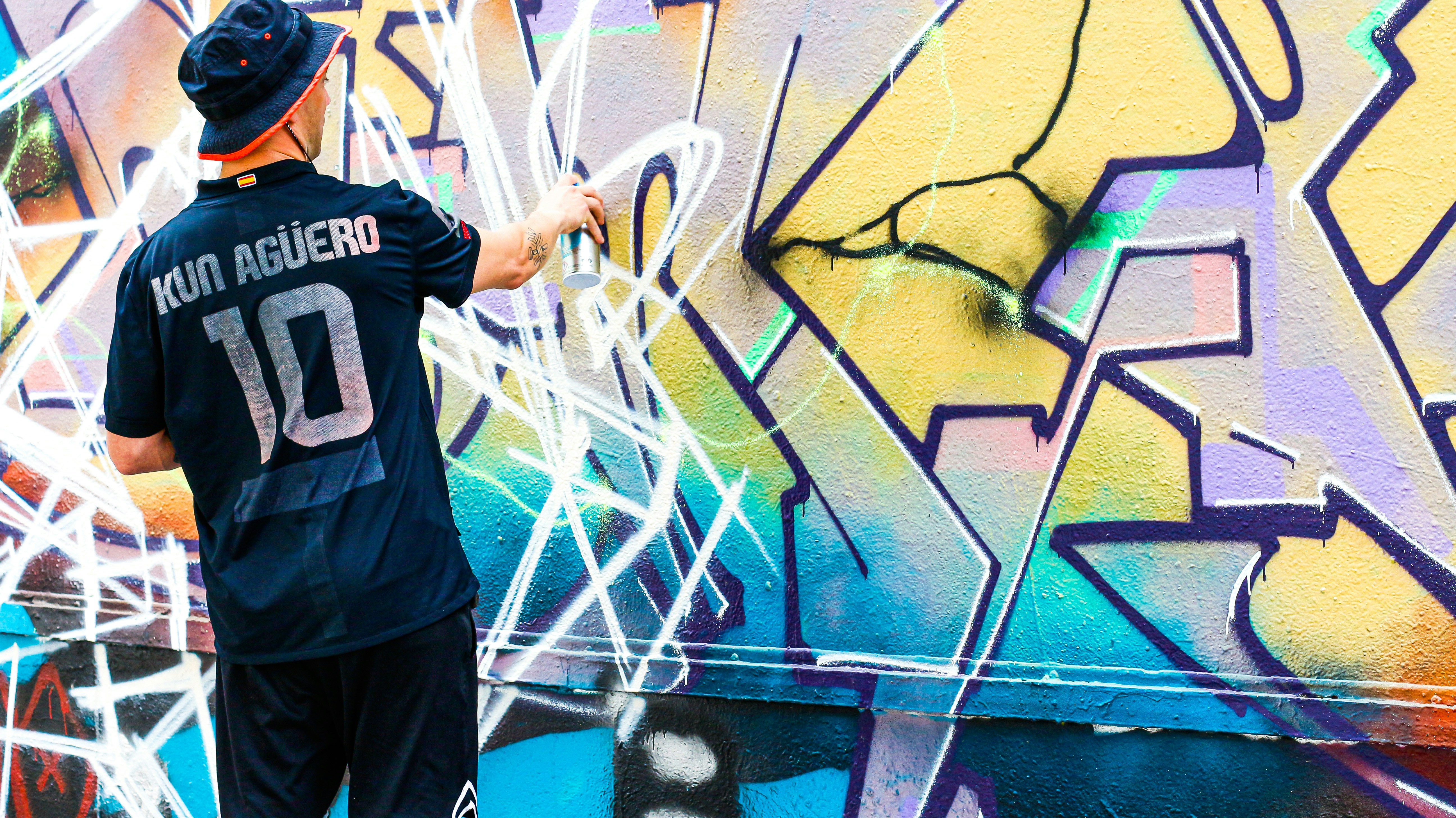 Graffiti Duel: The Player in a Neon Canvas