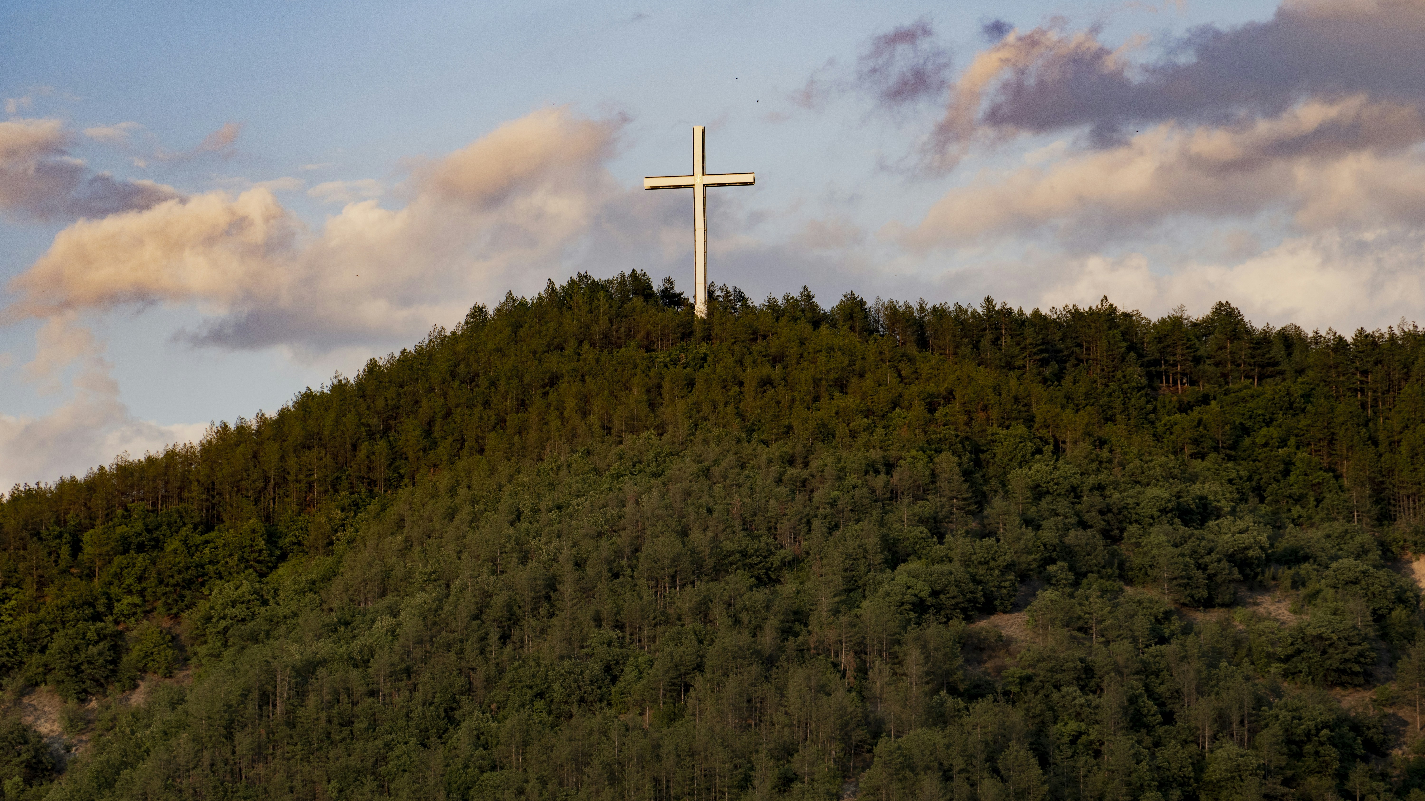 Hilltop Cross: A Quiet Beacon Over the Pines