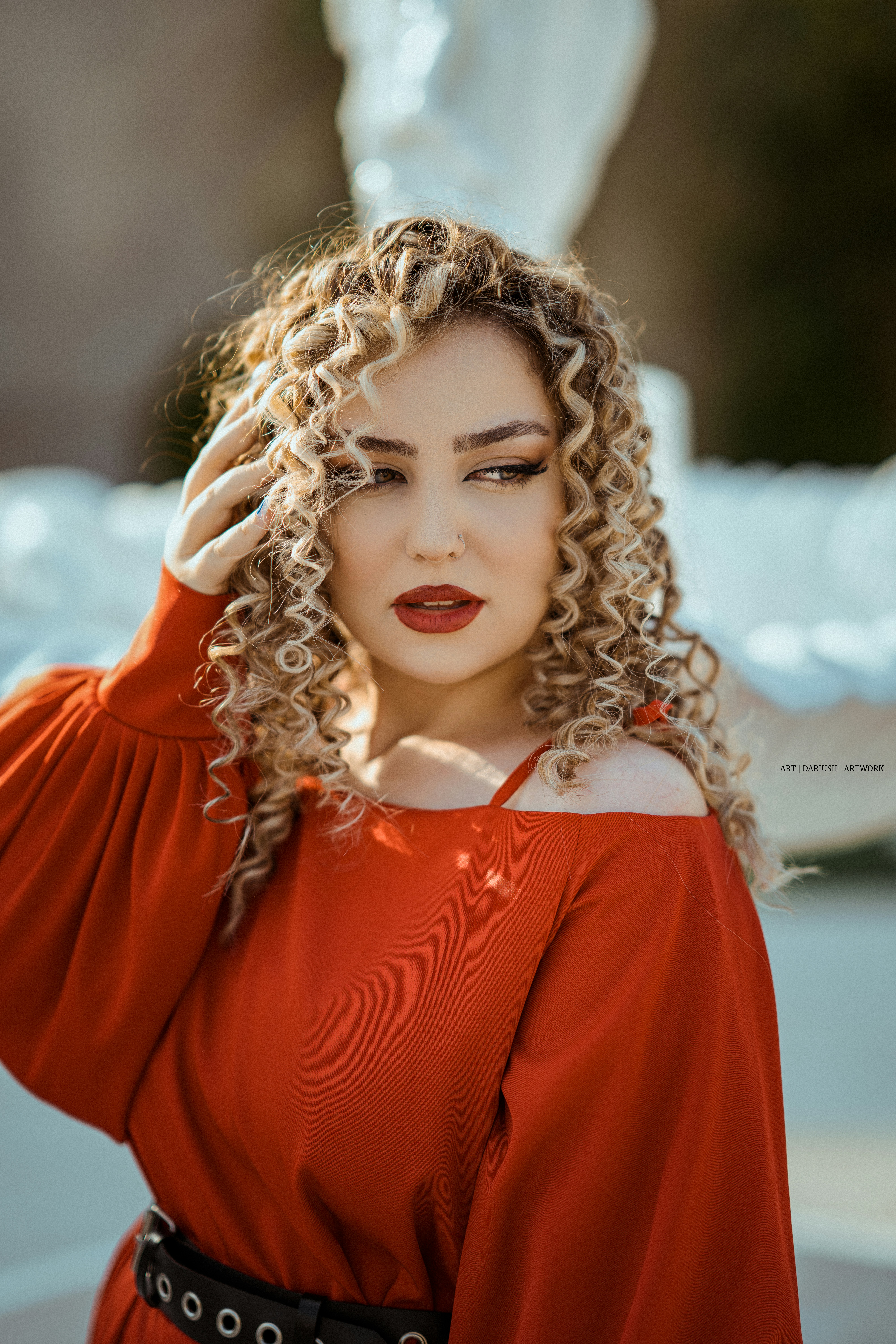 Une personne avec la main sur la tête photo – Photo Saqqez Gratuite sur ...