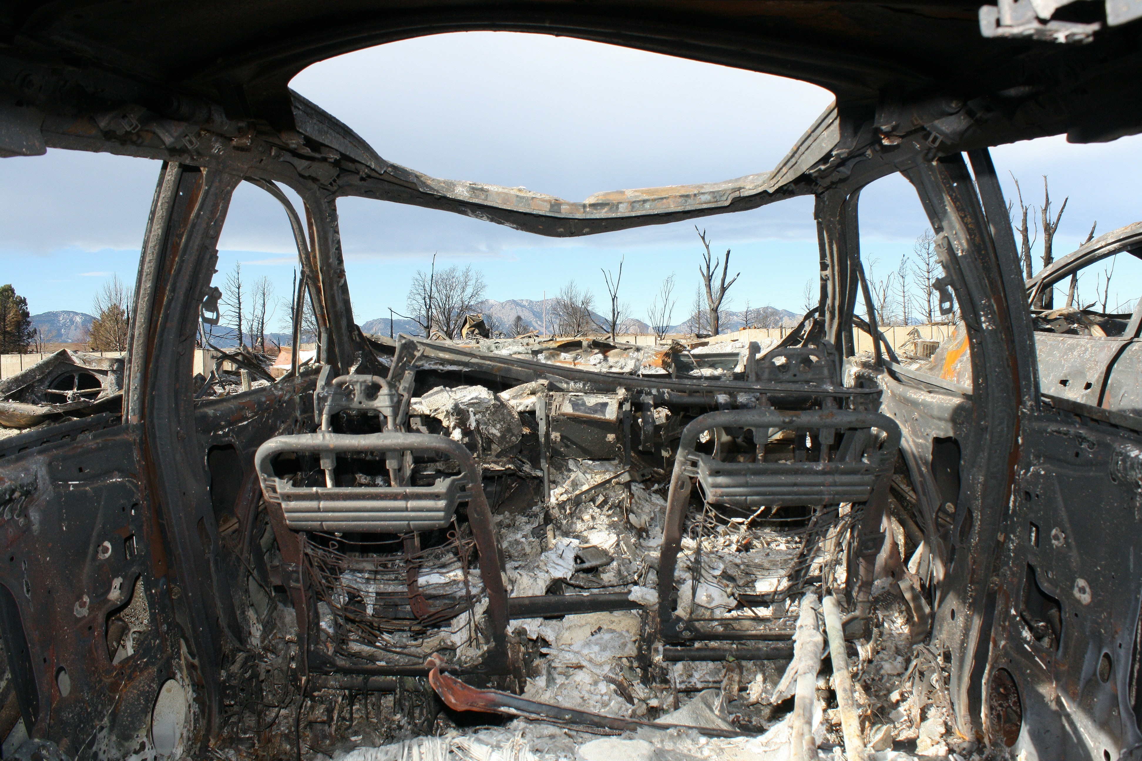 Foto Una vía de tren averiada – Imagen Naturaleza gratis en Unsplash