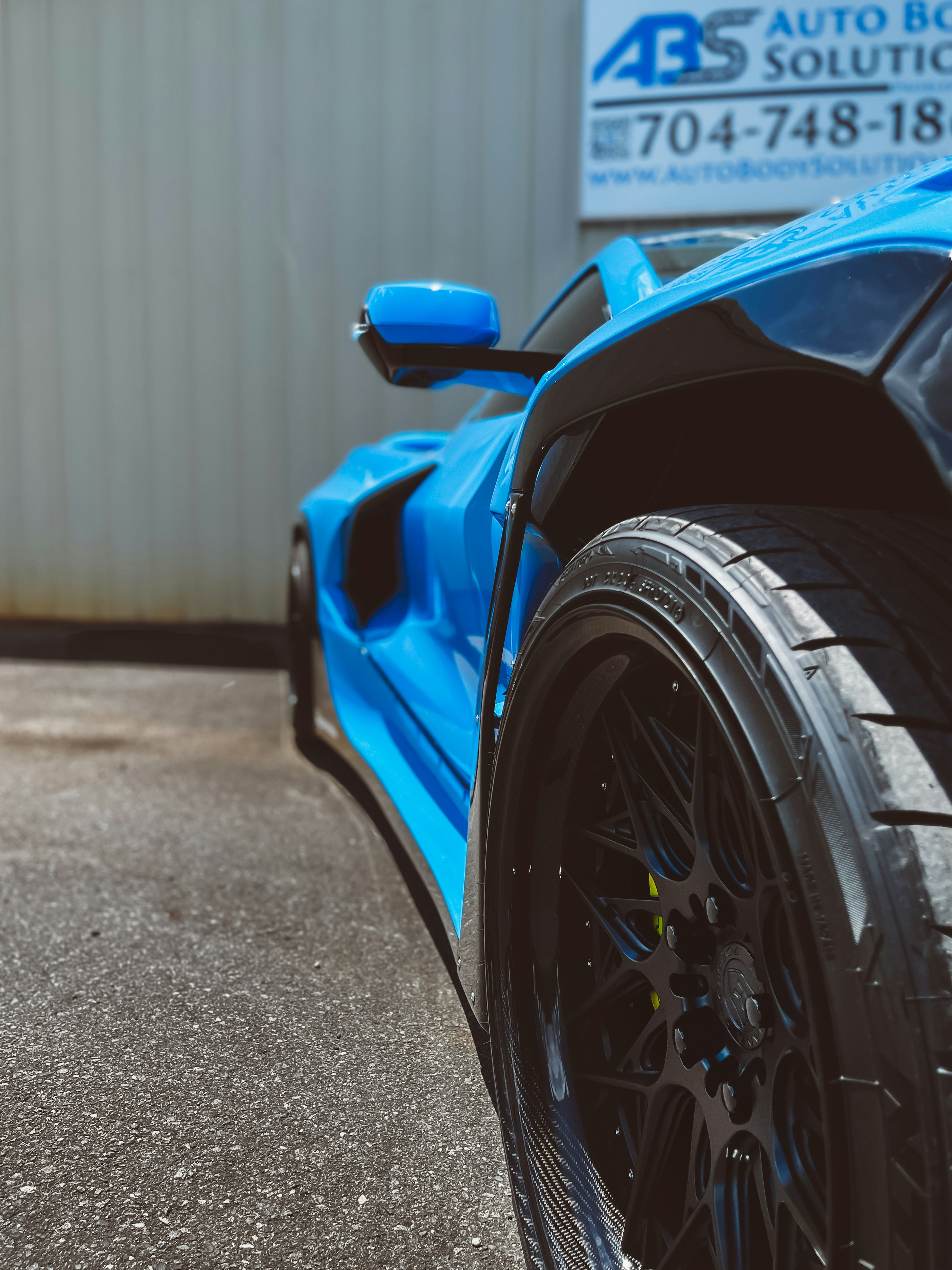 A blue car with a dent in the front wheel photo – Free Tire Image on ...