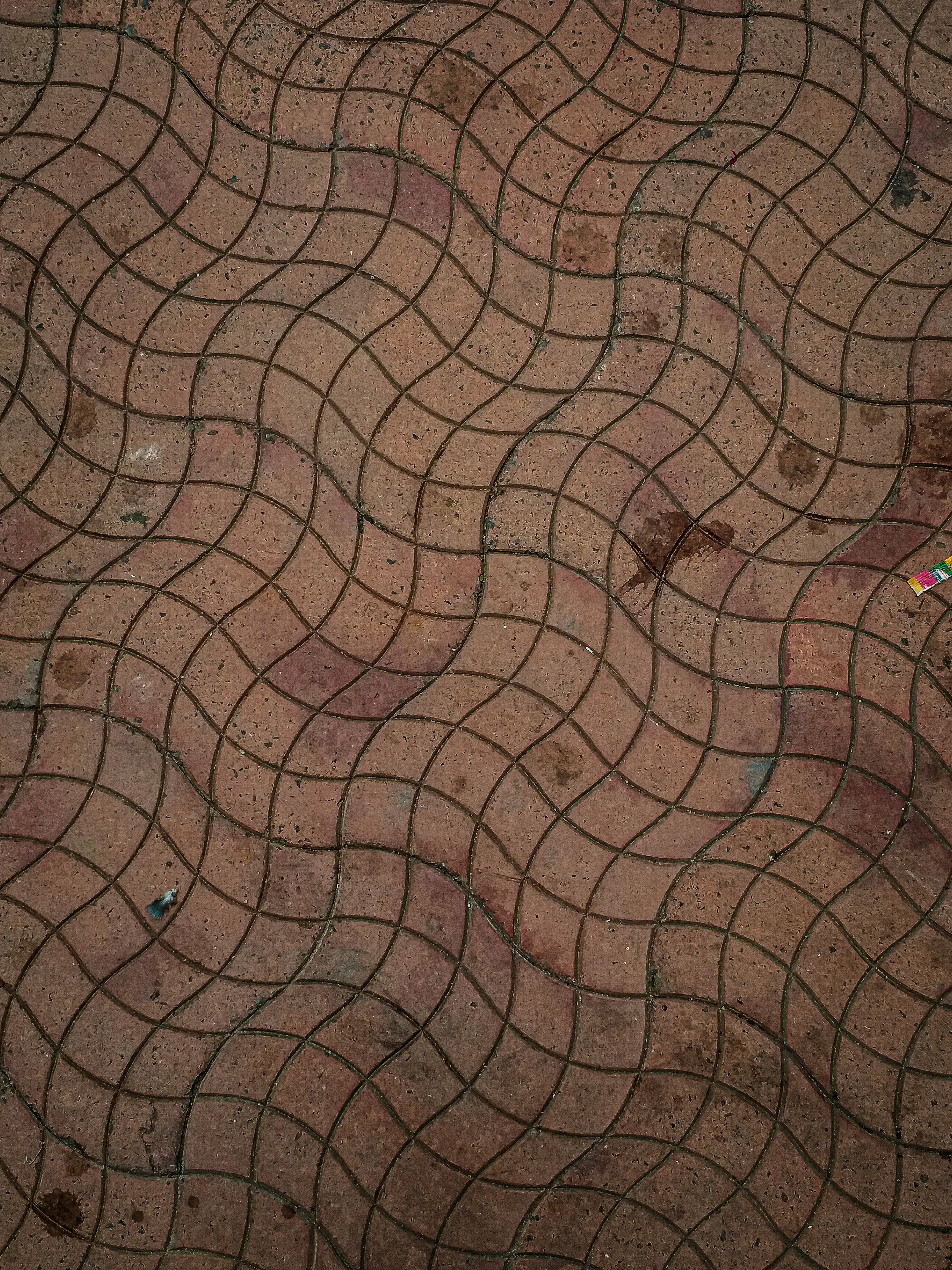 Curvilinear Cobblestones: A Quiet Wave Pattern in Red Brick Pavers