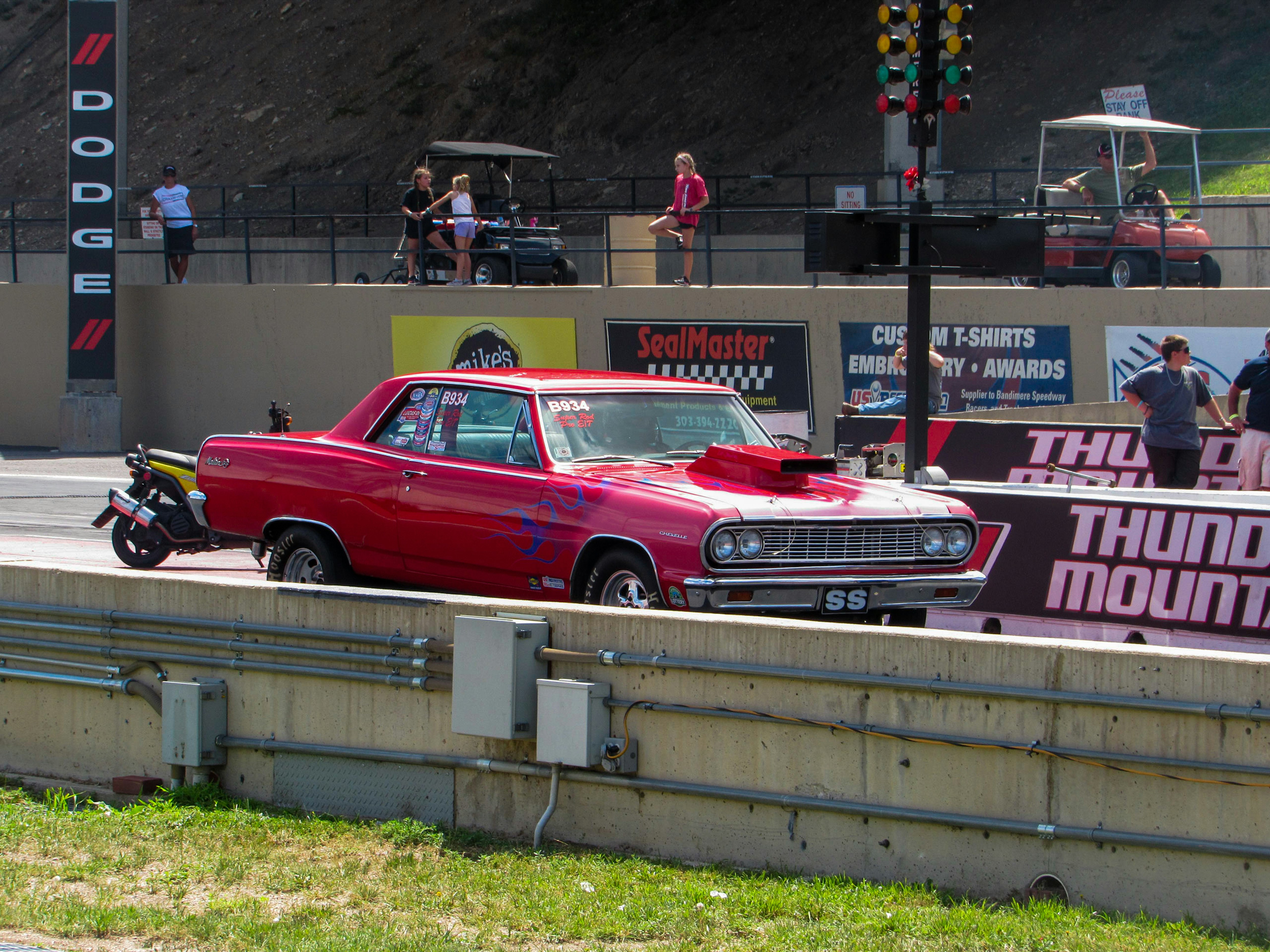 A red car on a race track photo – Free Car Image on Unsplash