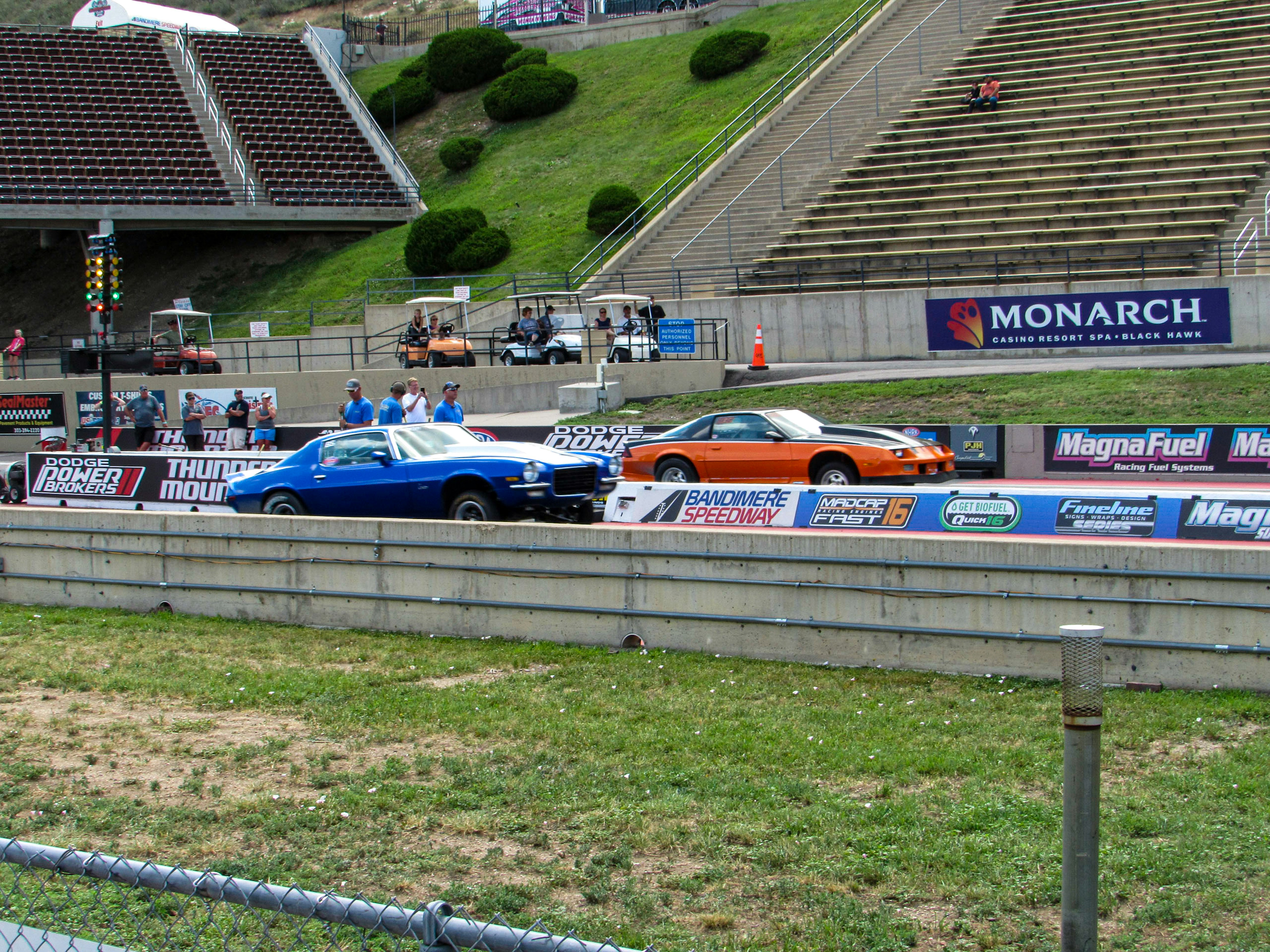 A group of race cars on a track photo – Free Car Image on Unsplash