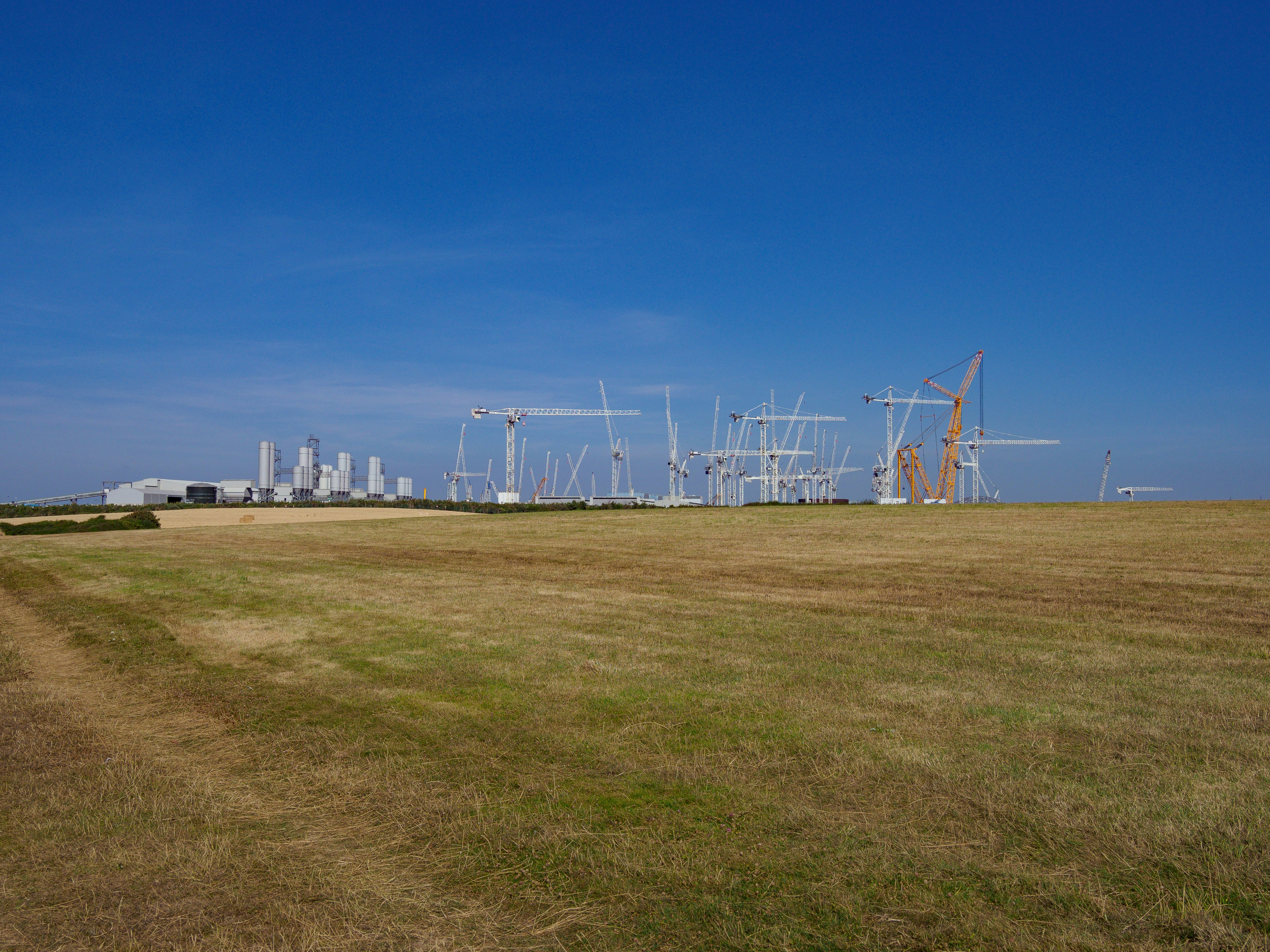 A field with a group of windmills in the background photo – Free Engine ...