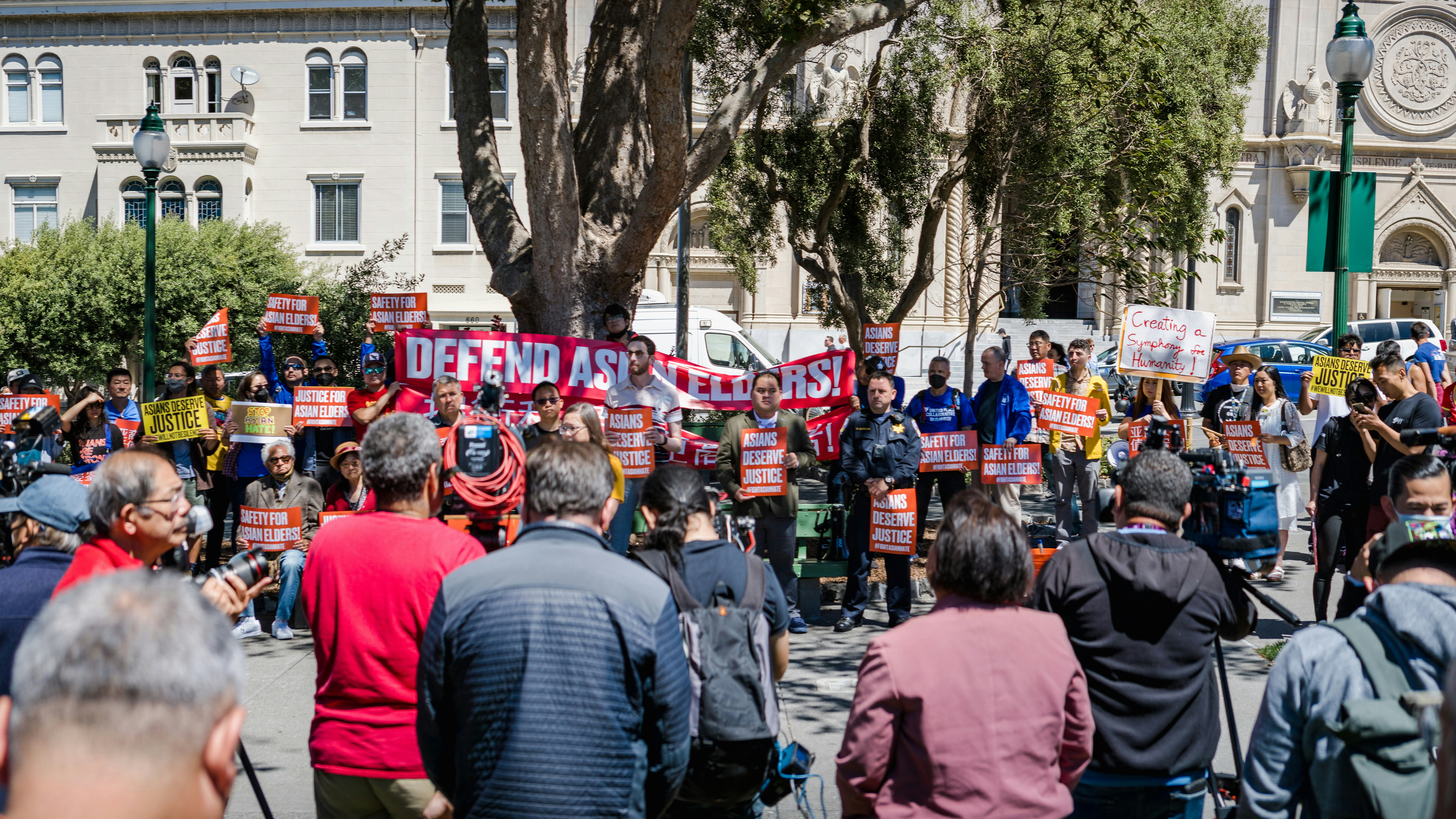A large crowd of people marching photo – Free Human Image on Unsplash