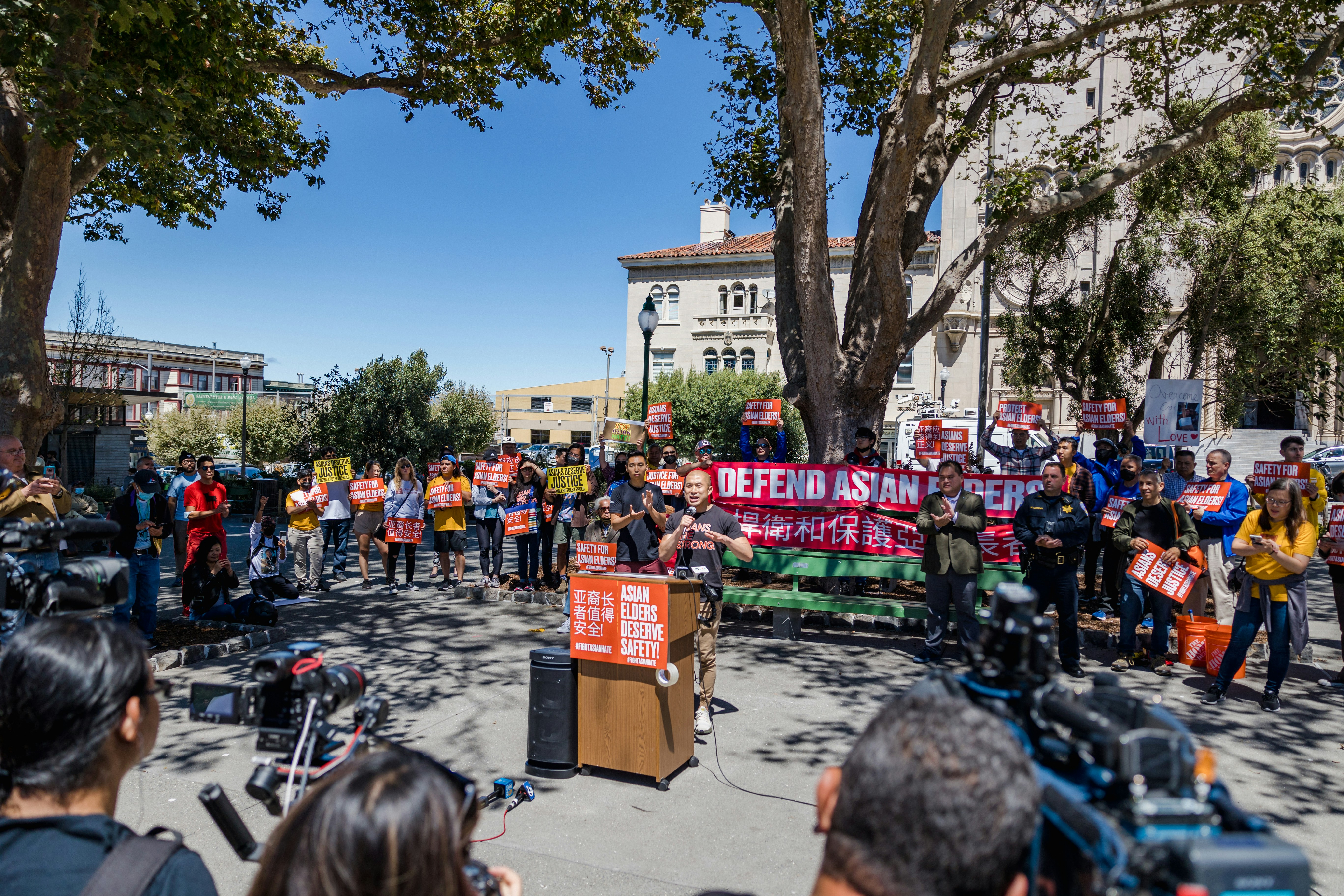 A group of people marching in a parade photo – Free Usa Image on Unsplash