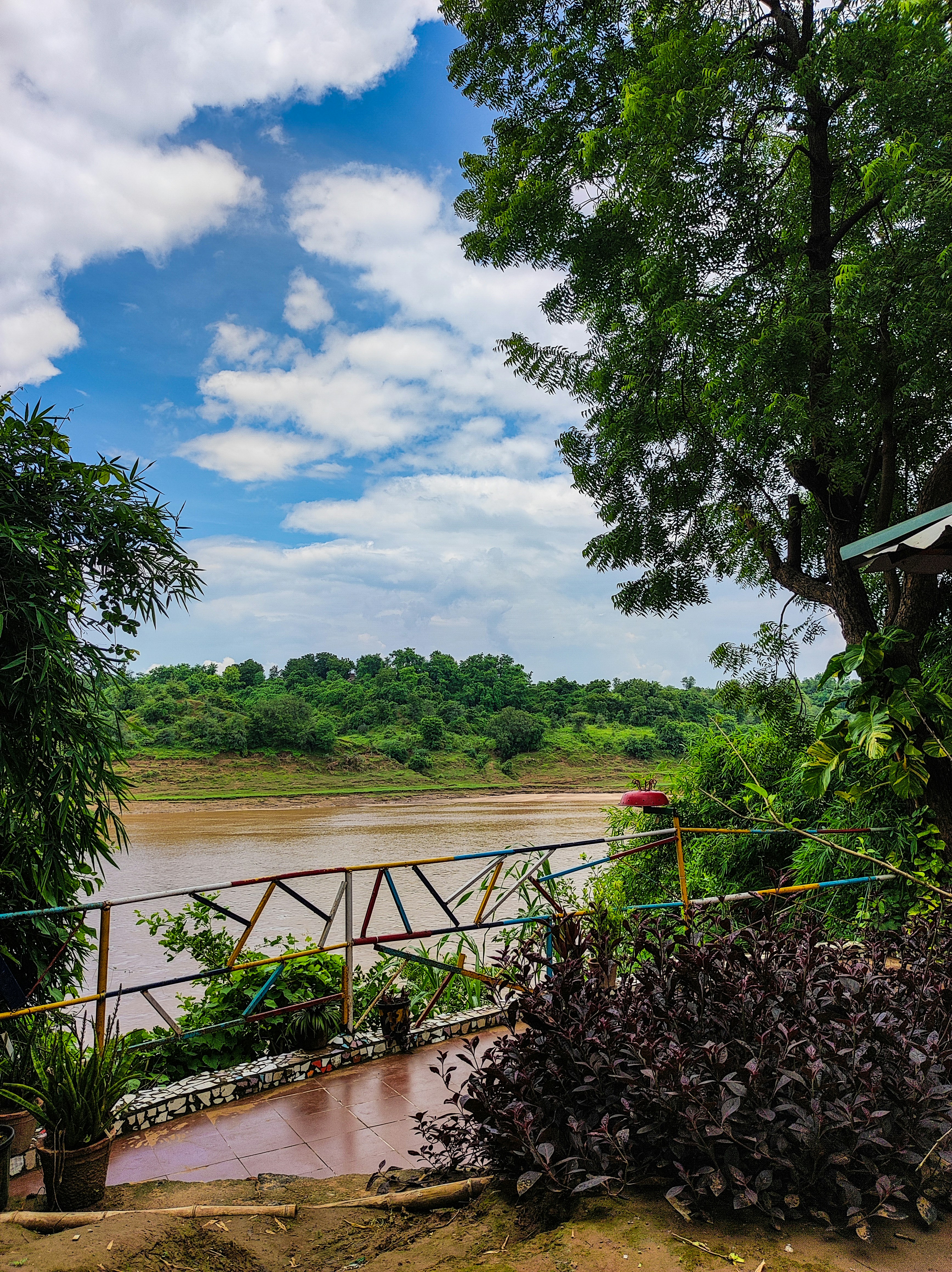 A small bridge over a river photo – Free Blue Image on Unsplash