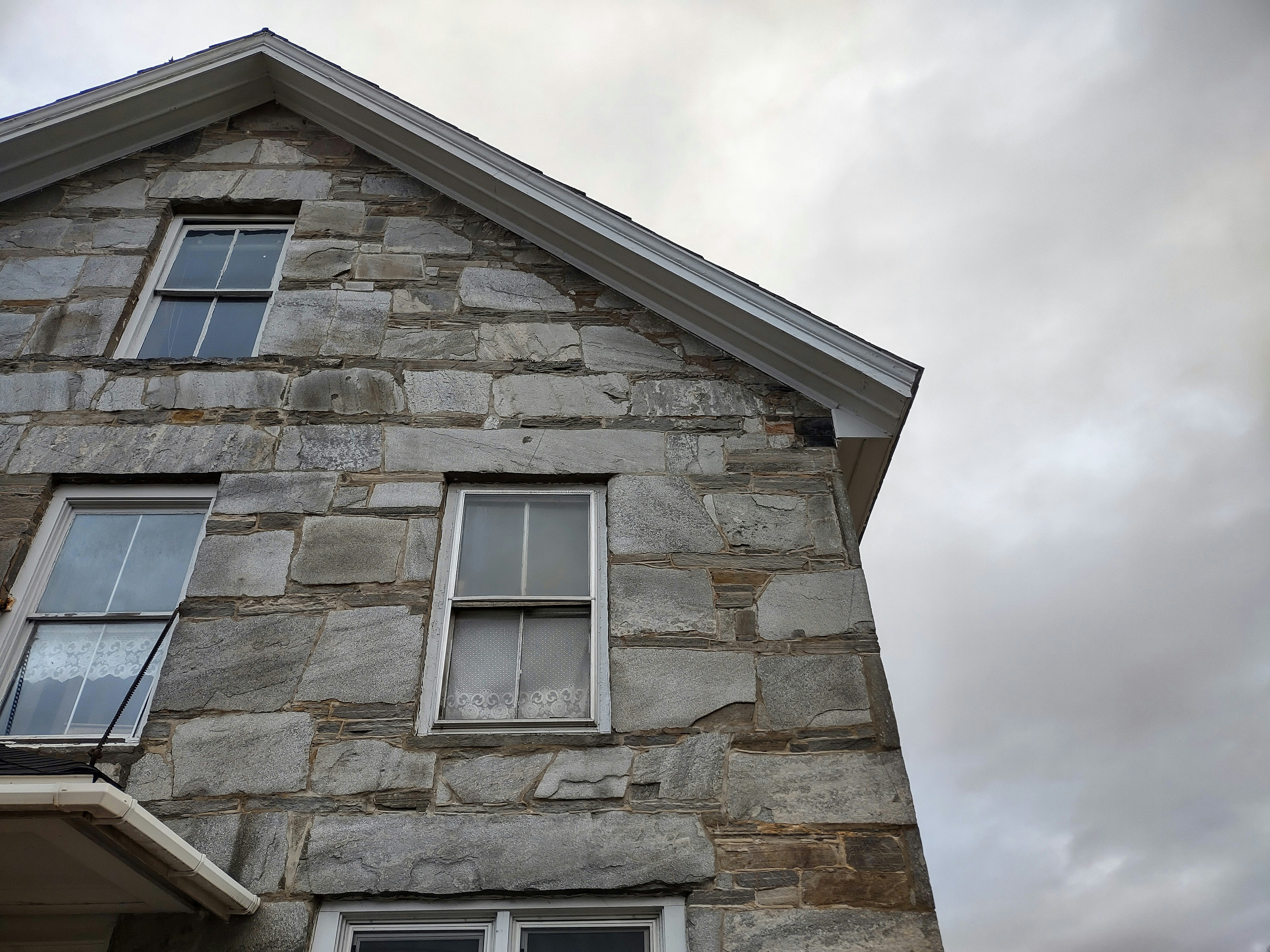 Stone house made of snecked ashlar in Vermont 