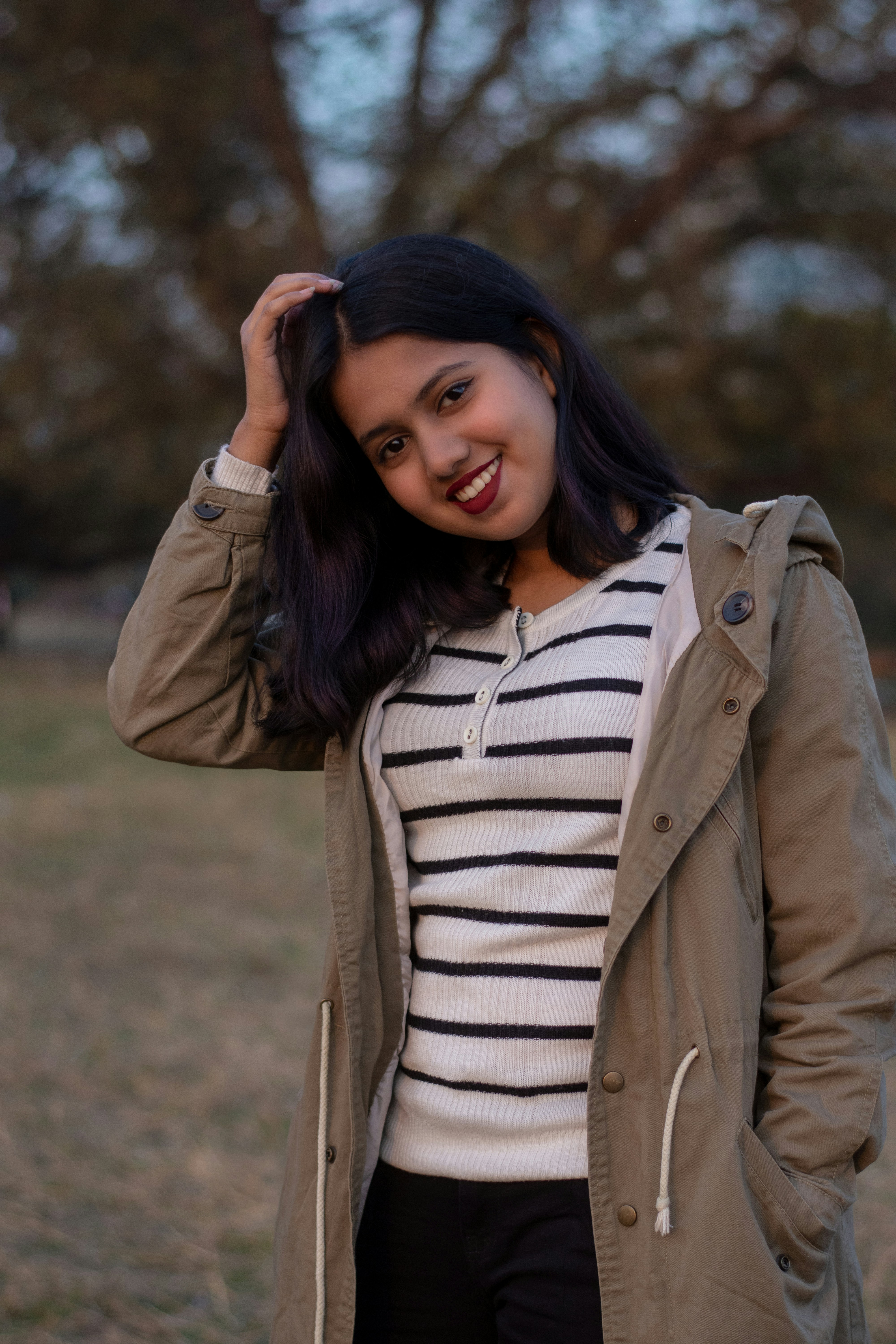 Foto Una persona posando para una foto – Imagen Calcuta gratis en Unsplash