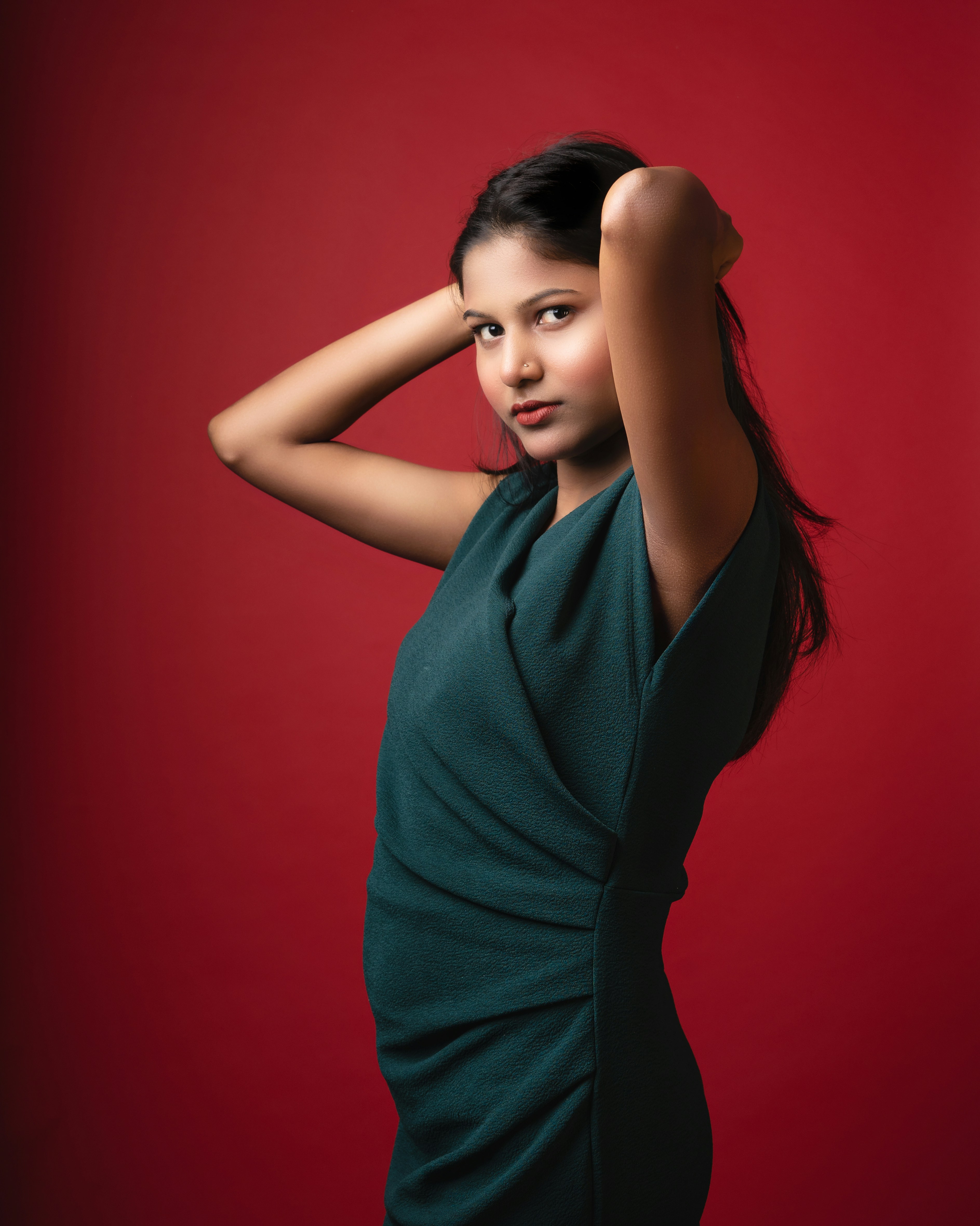 Une personne posant pour une photo photo – Photo Humain Gratuite sur ...