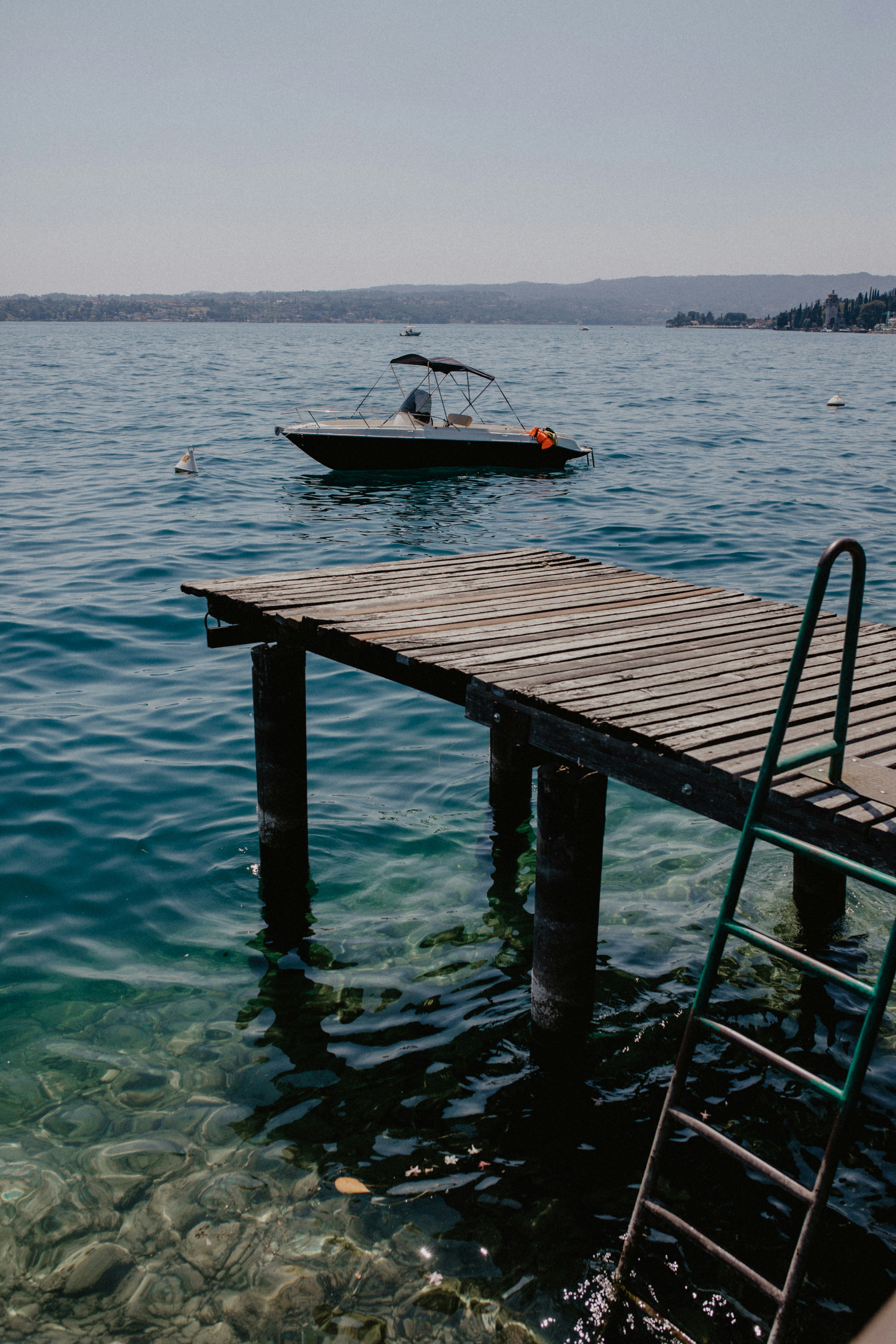 Foto zum Thema Ein Boot im Wasser – Kostenloses Bild zu Gardasee auf ...