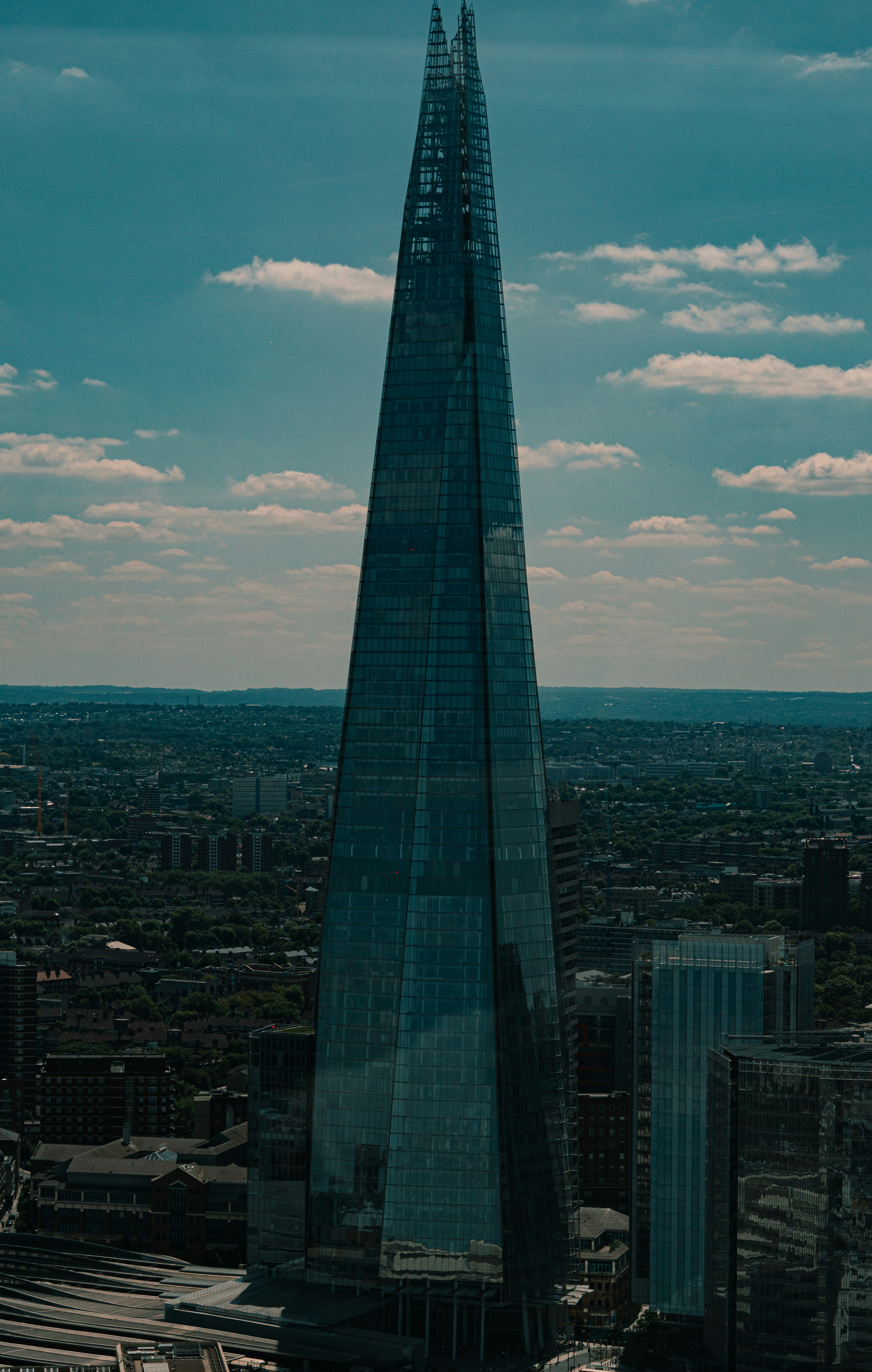 A tall glass building photo – Free London Image on Unsplash