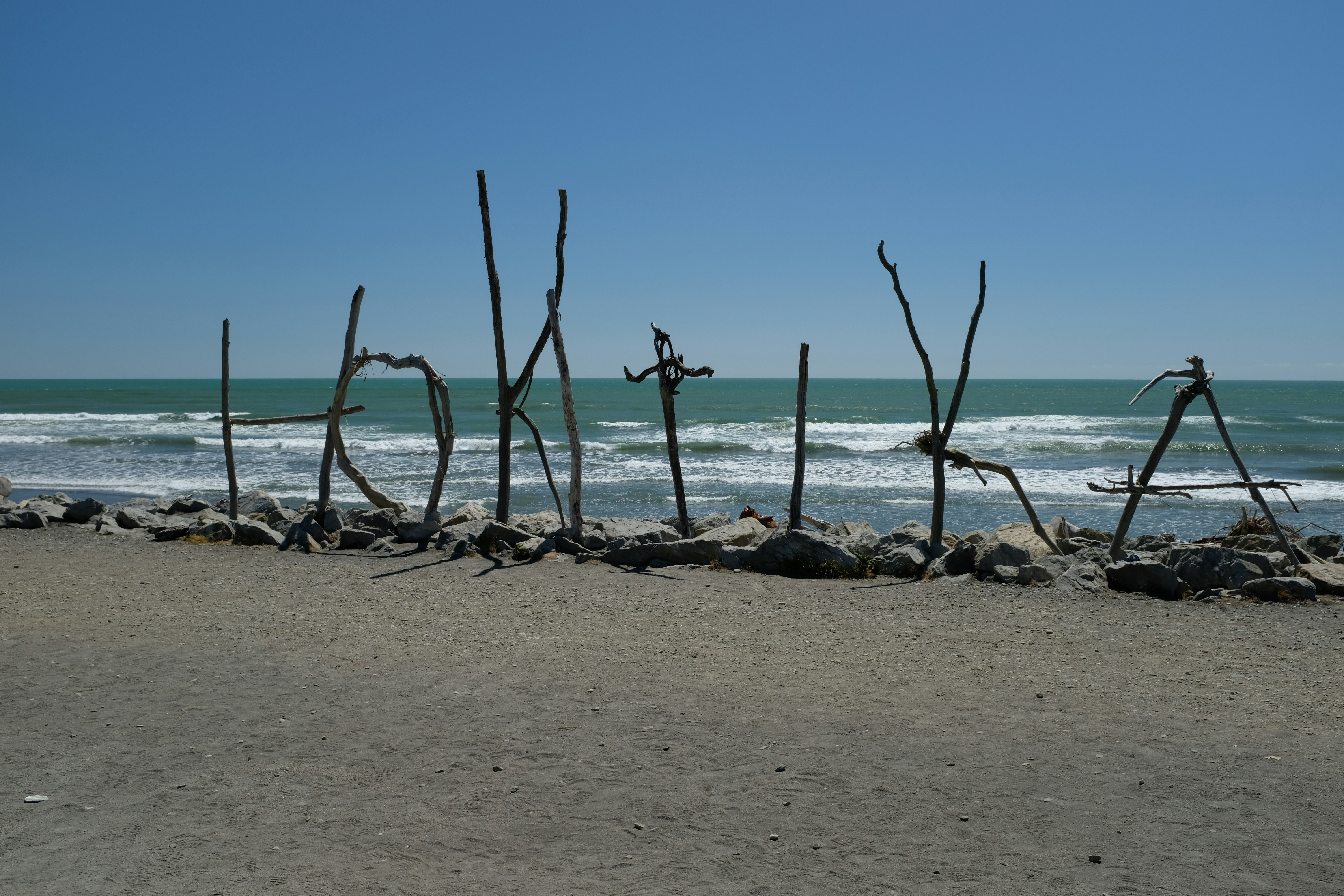 A group of sticks on a beach photo – Free Hokitika Image on Unsplash