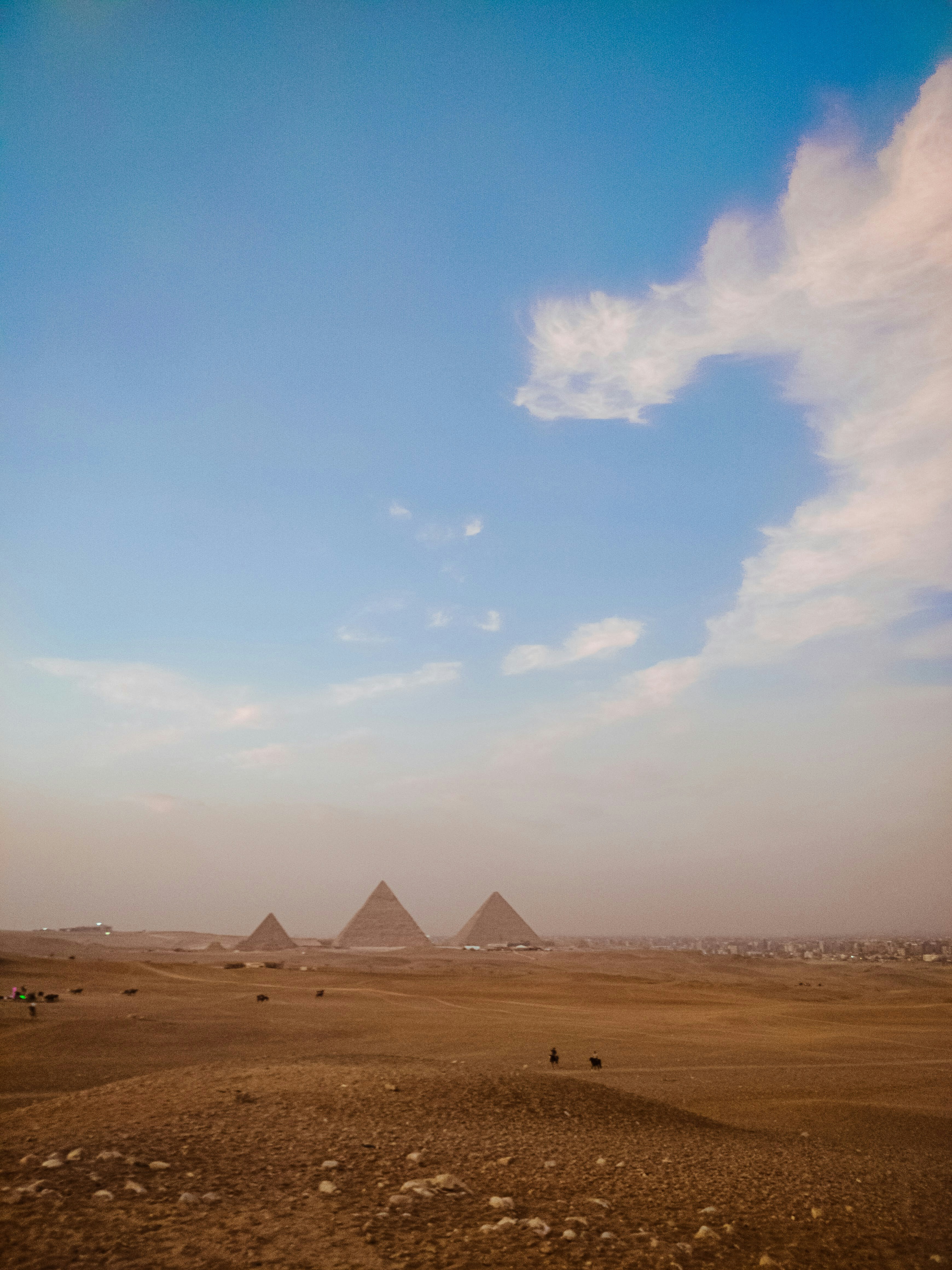 A group of pyramids in a desert photo – Free Egypt Image on Unsplash