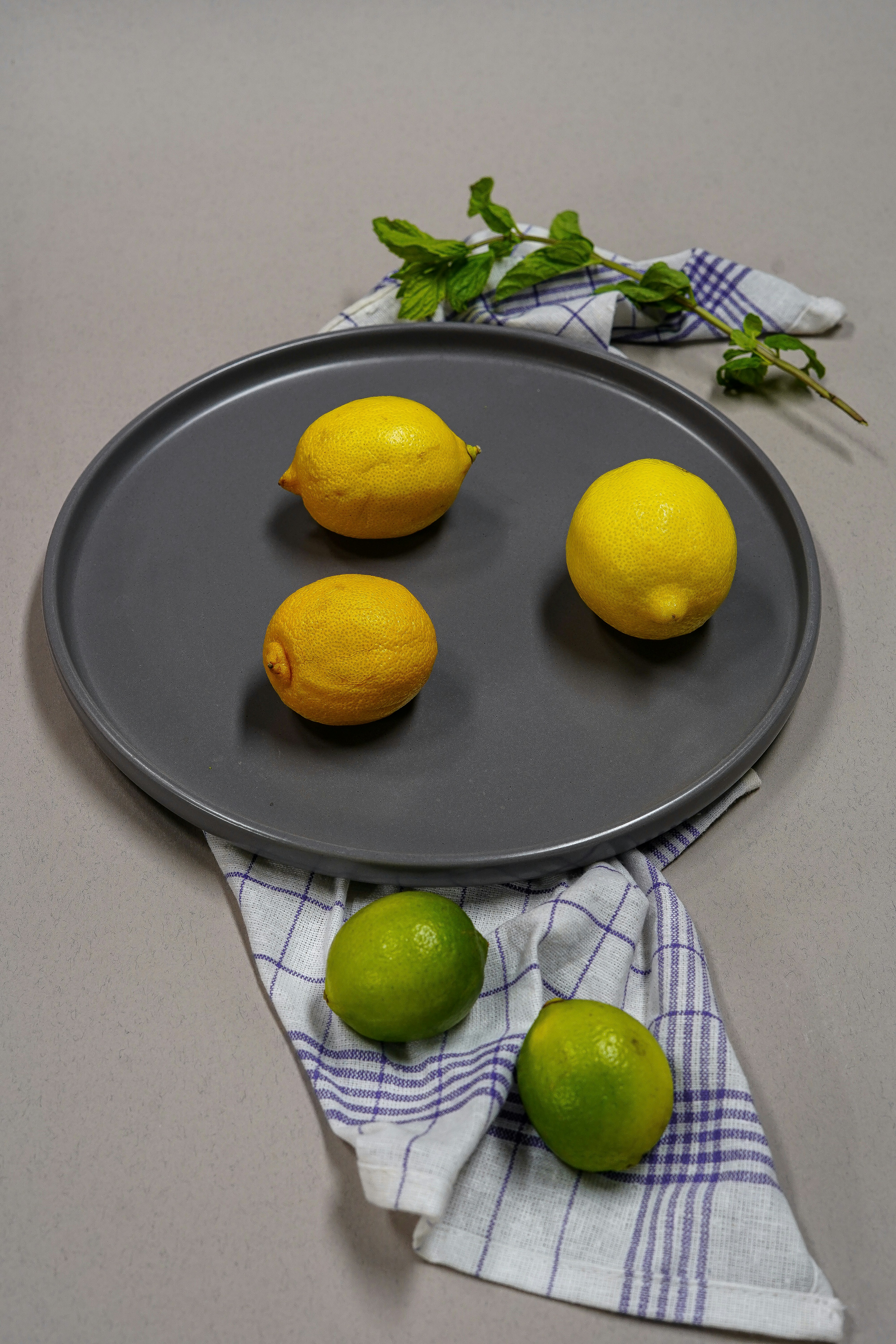Quiet Geometry: Lemons and Limes on a Matte Plate