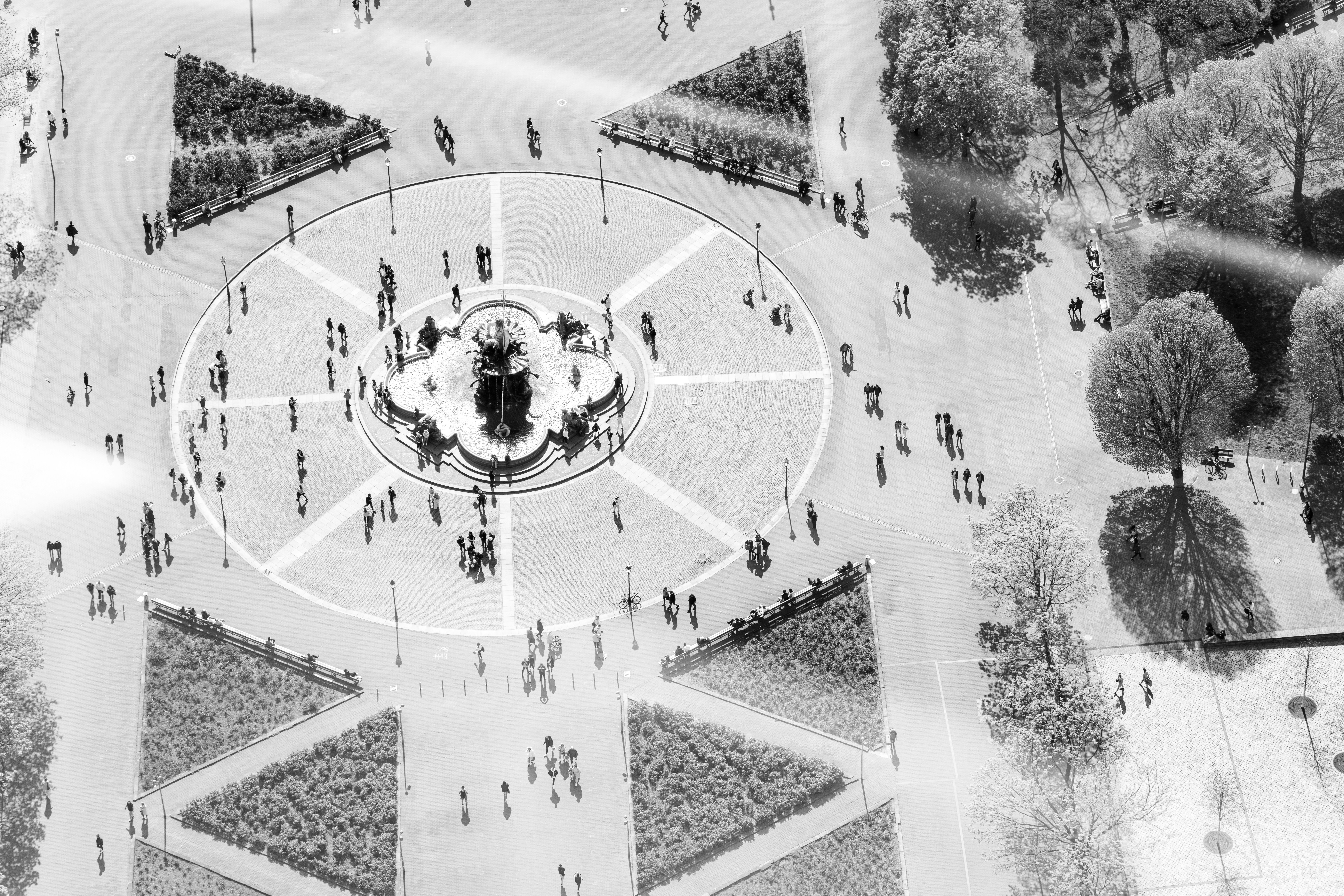 Circular plaza from above: a bustling hive around a central fountain