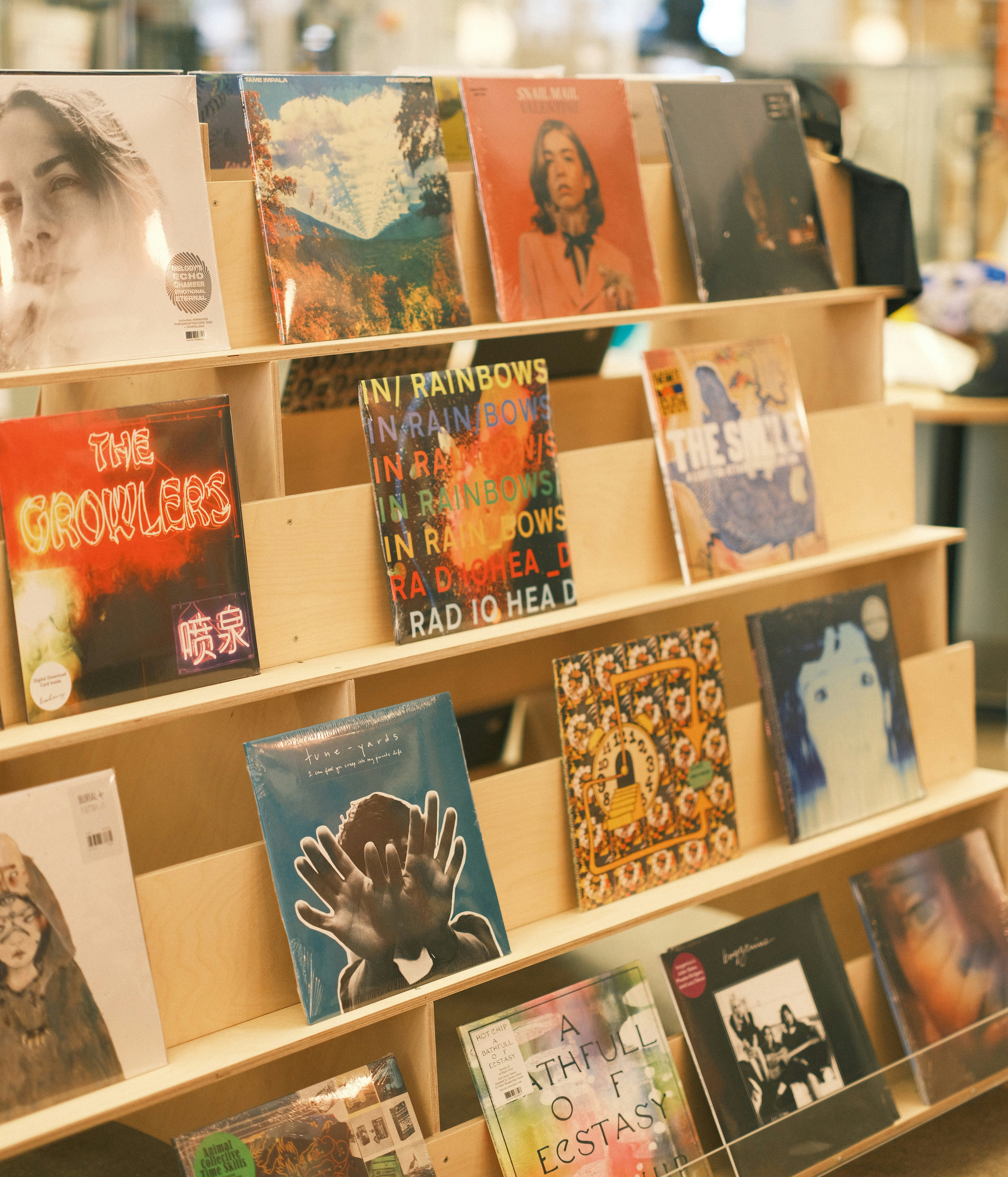 Un tas d’objets qui sont exposés photo – Photo Livre Gratuite sur Unsplash