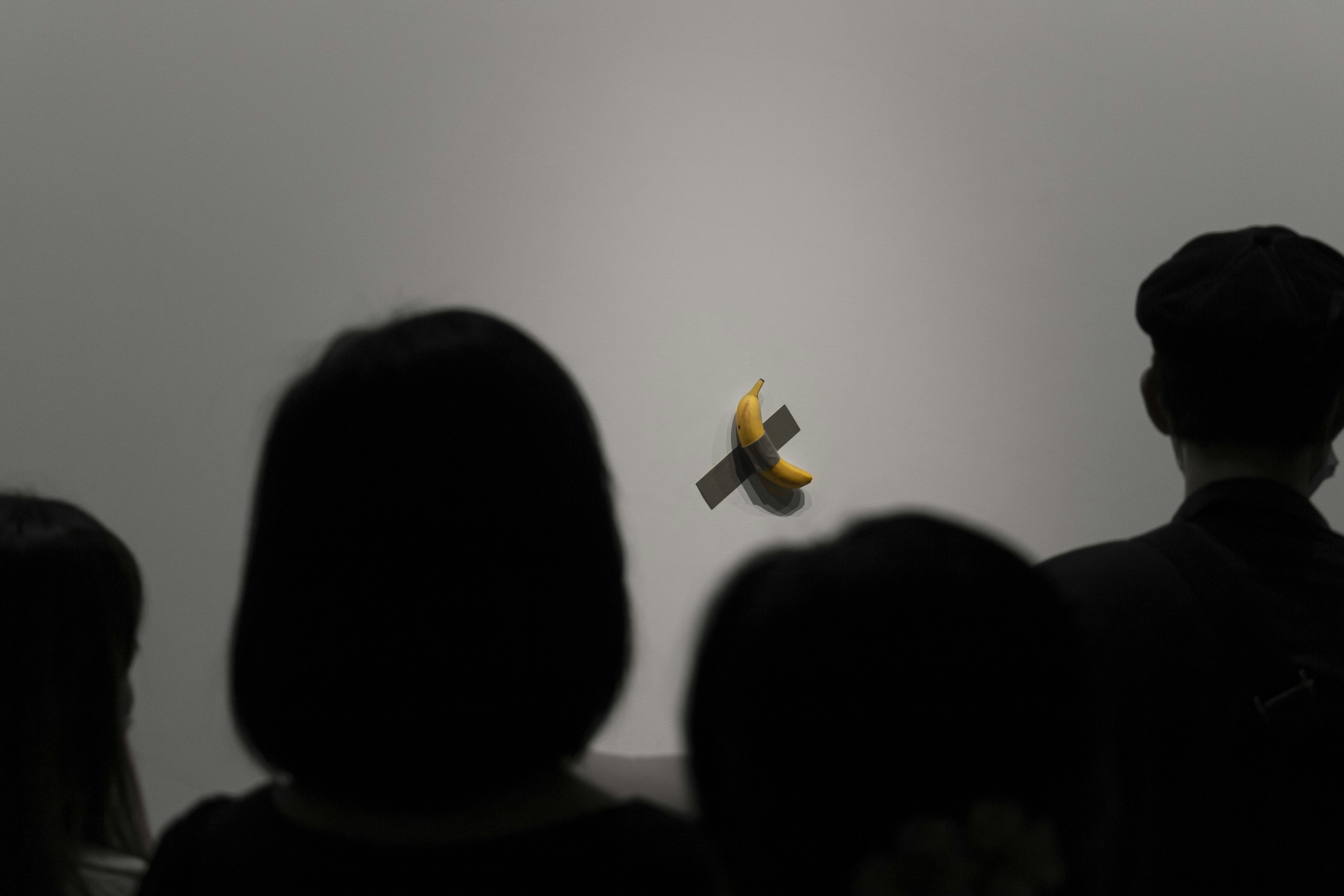 Banana Spotlight: A Tiny Prop Centerstage Among Silent Silhouettes