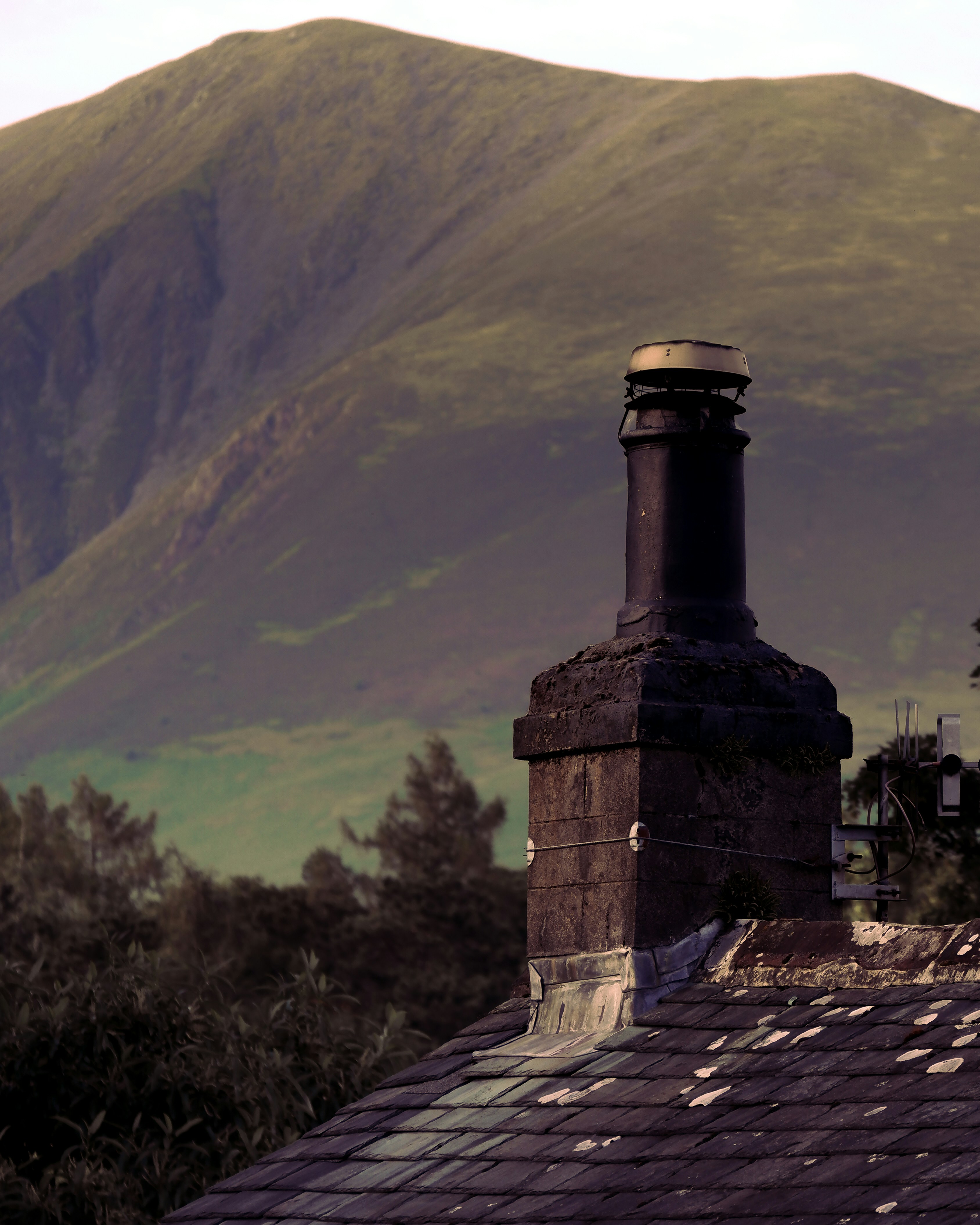 A chimney on a roof photo – Free Building Image on Unsplash