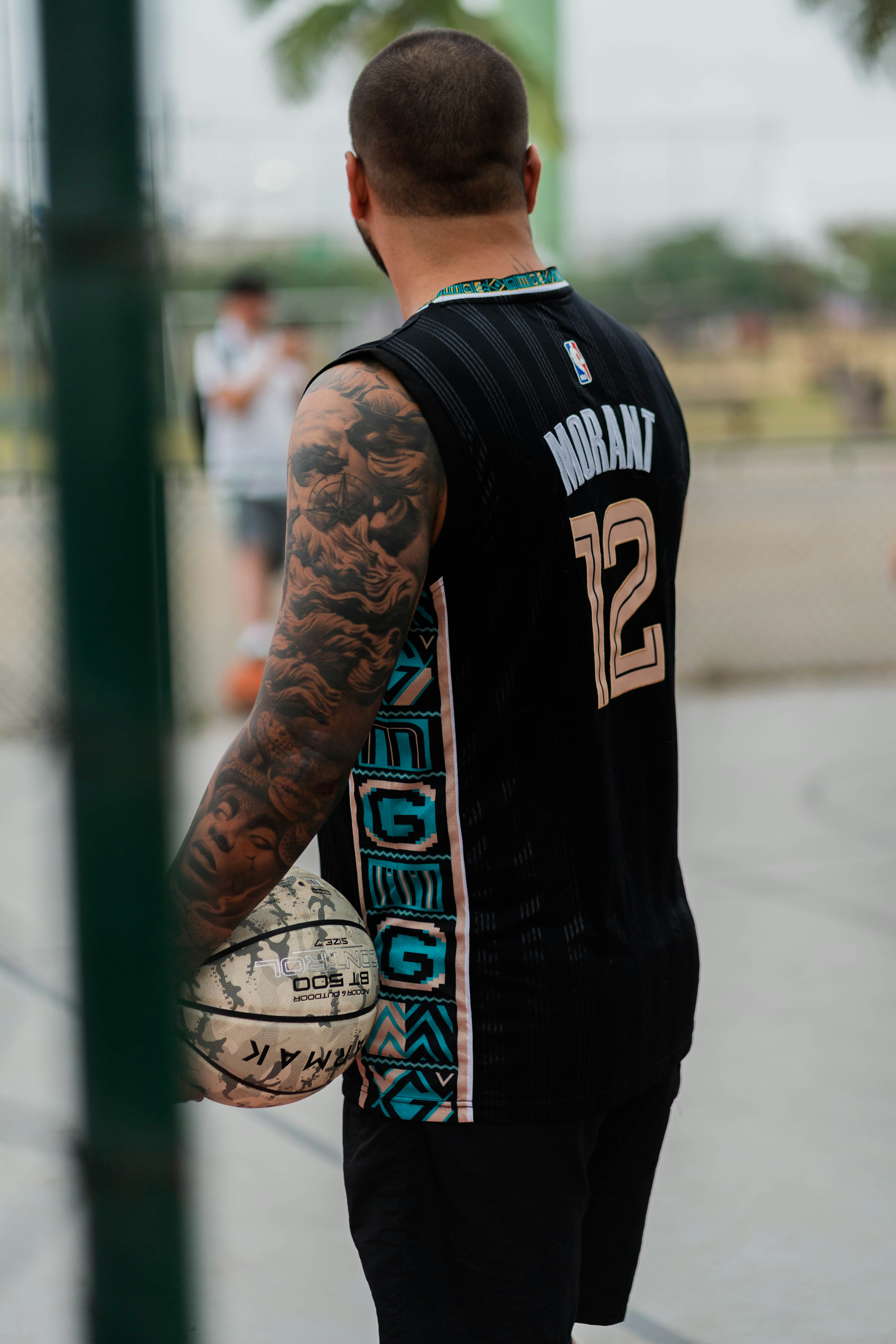 Un homme tatoué au bras photo – Photo Peau Gratuite sur Unsplash
