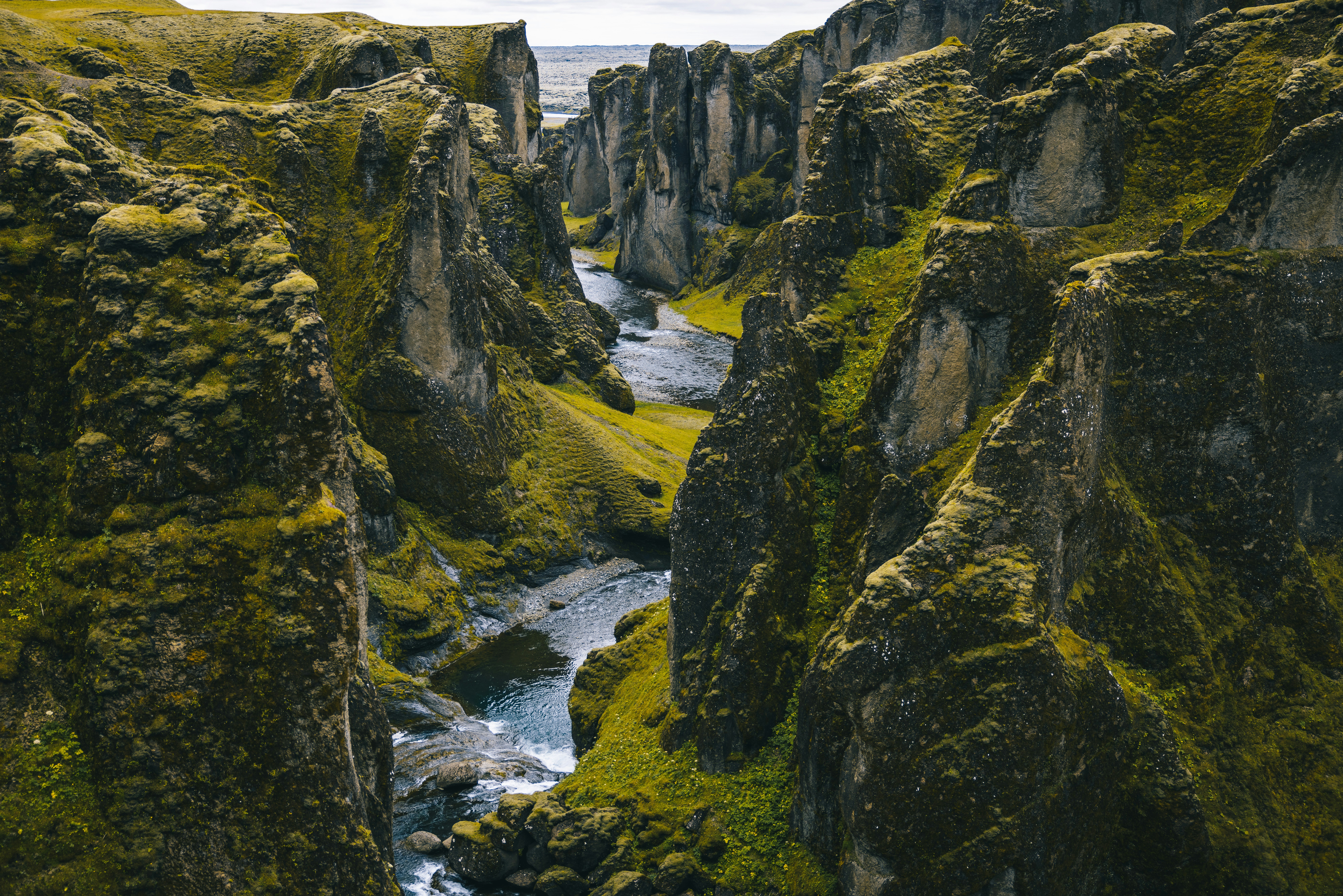 A rocky cliff side photo – Free Iceland Image on Unsplash
