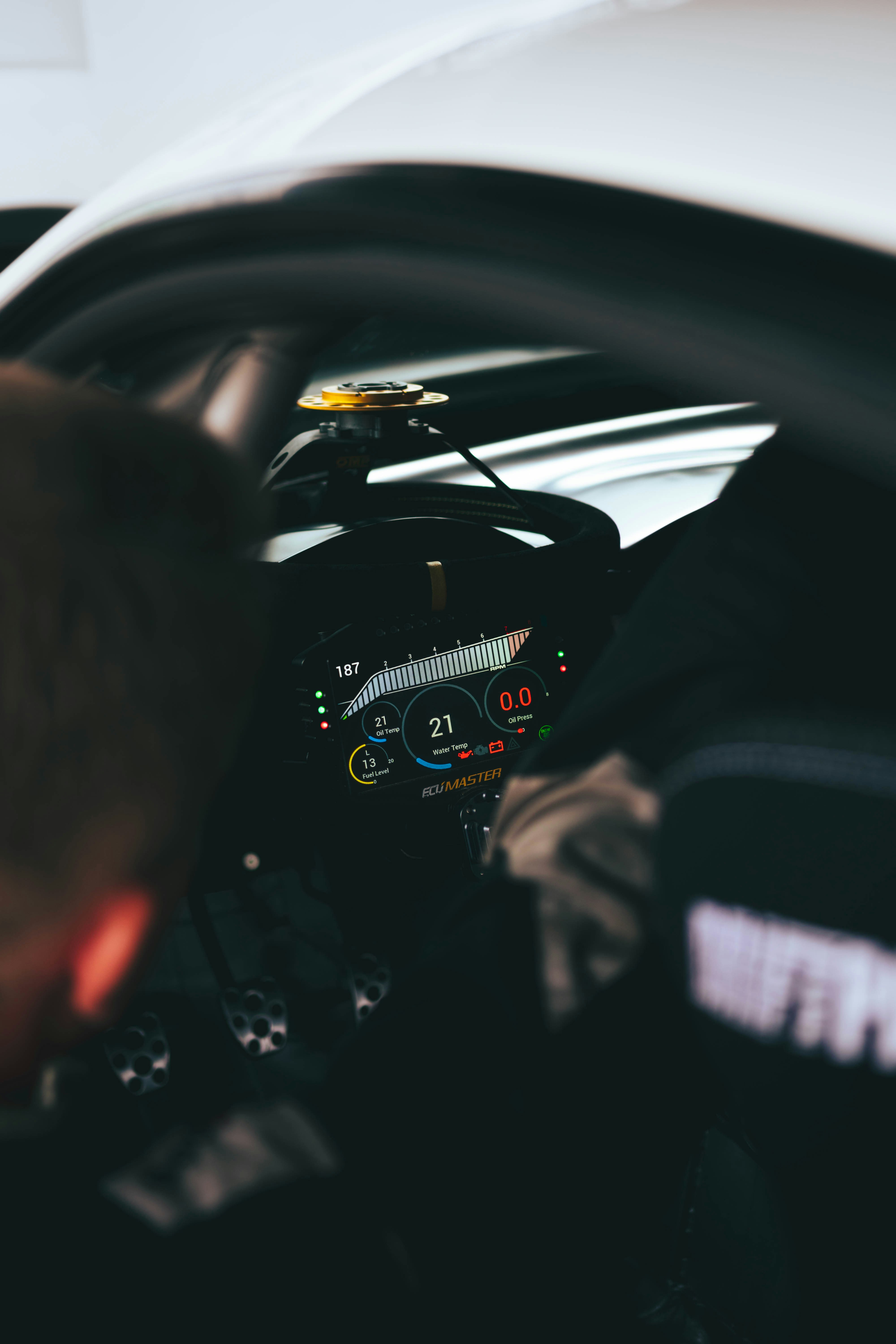A person driving a car photo – Free Human Image on Unsplash