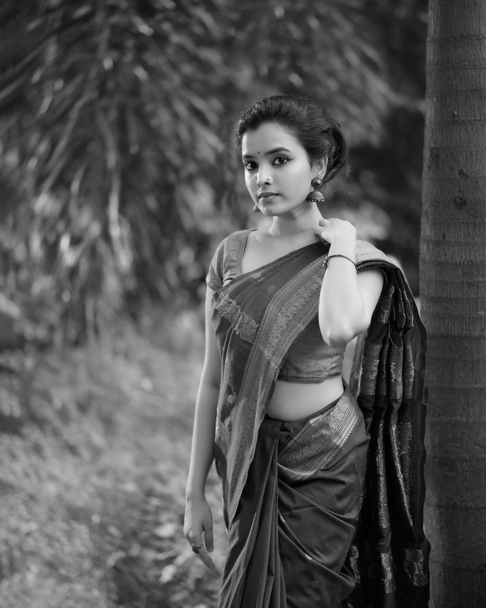 Foto Una persona posando para una foto – Imagen Bombay gratis en Unsplash