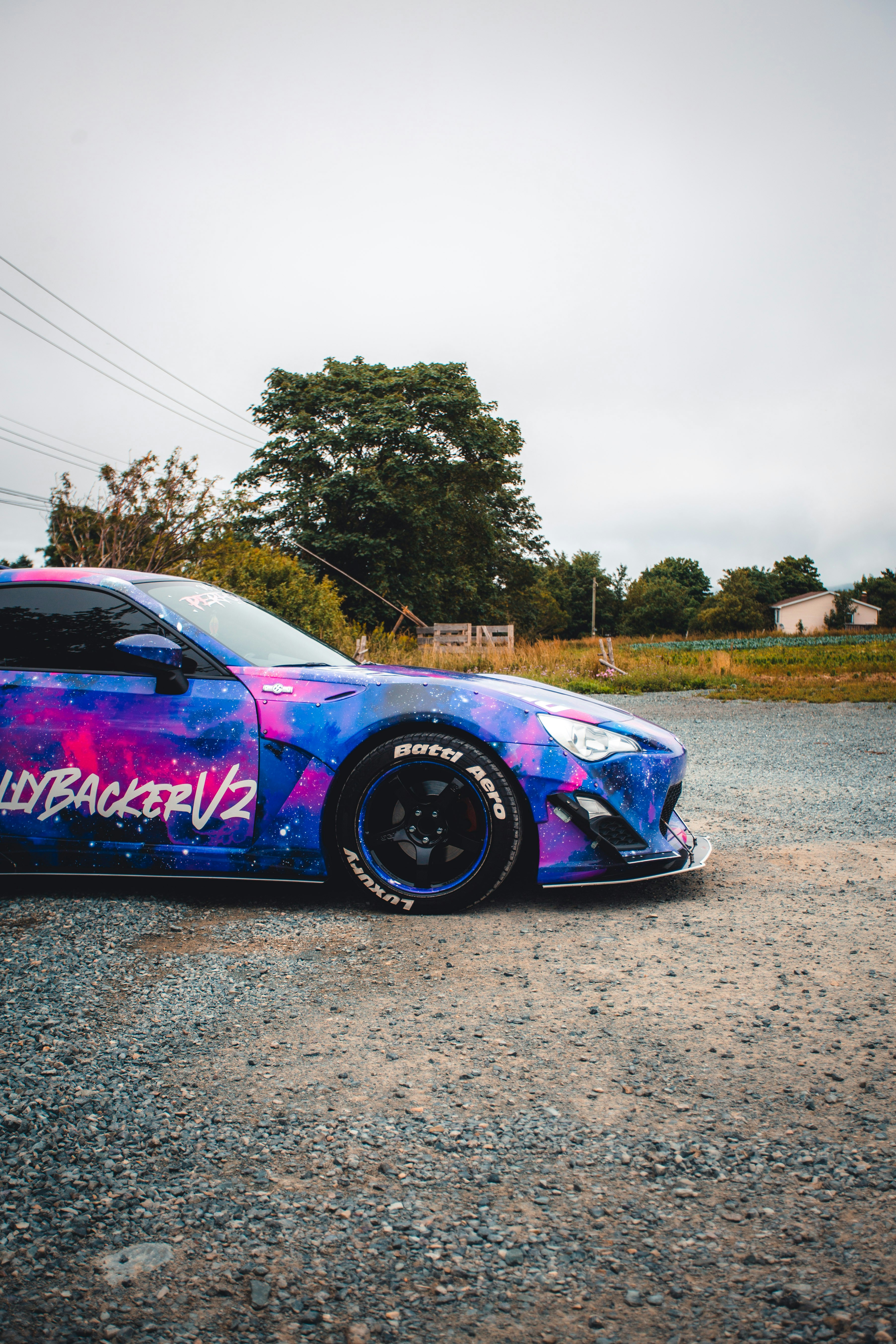 Foto zum Thema Ein Auto mit lackiertem Design – Kostenloses Bild zu ...