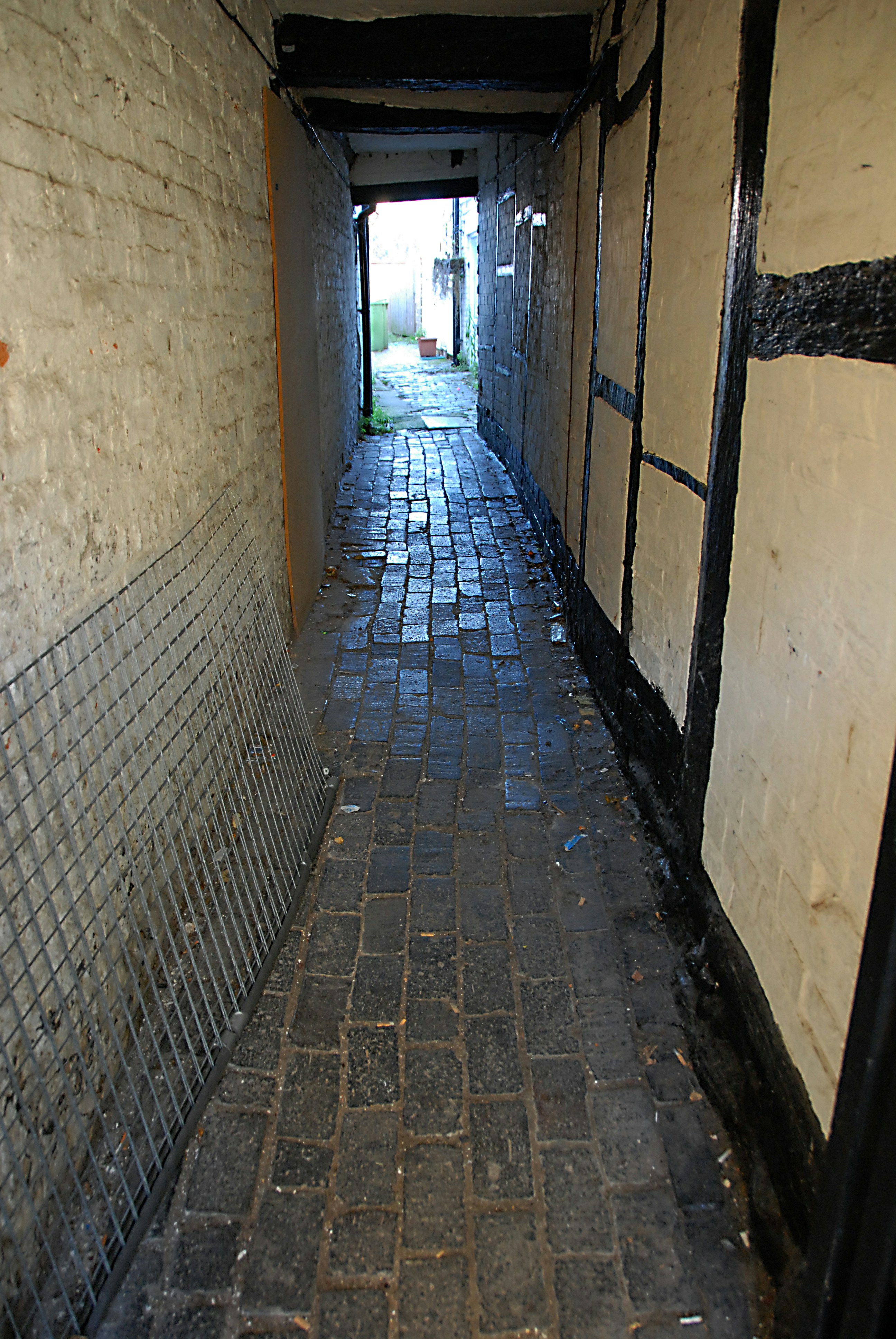 A narrow alley way photo – Free Uk Image on Unsplash