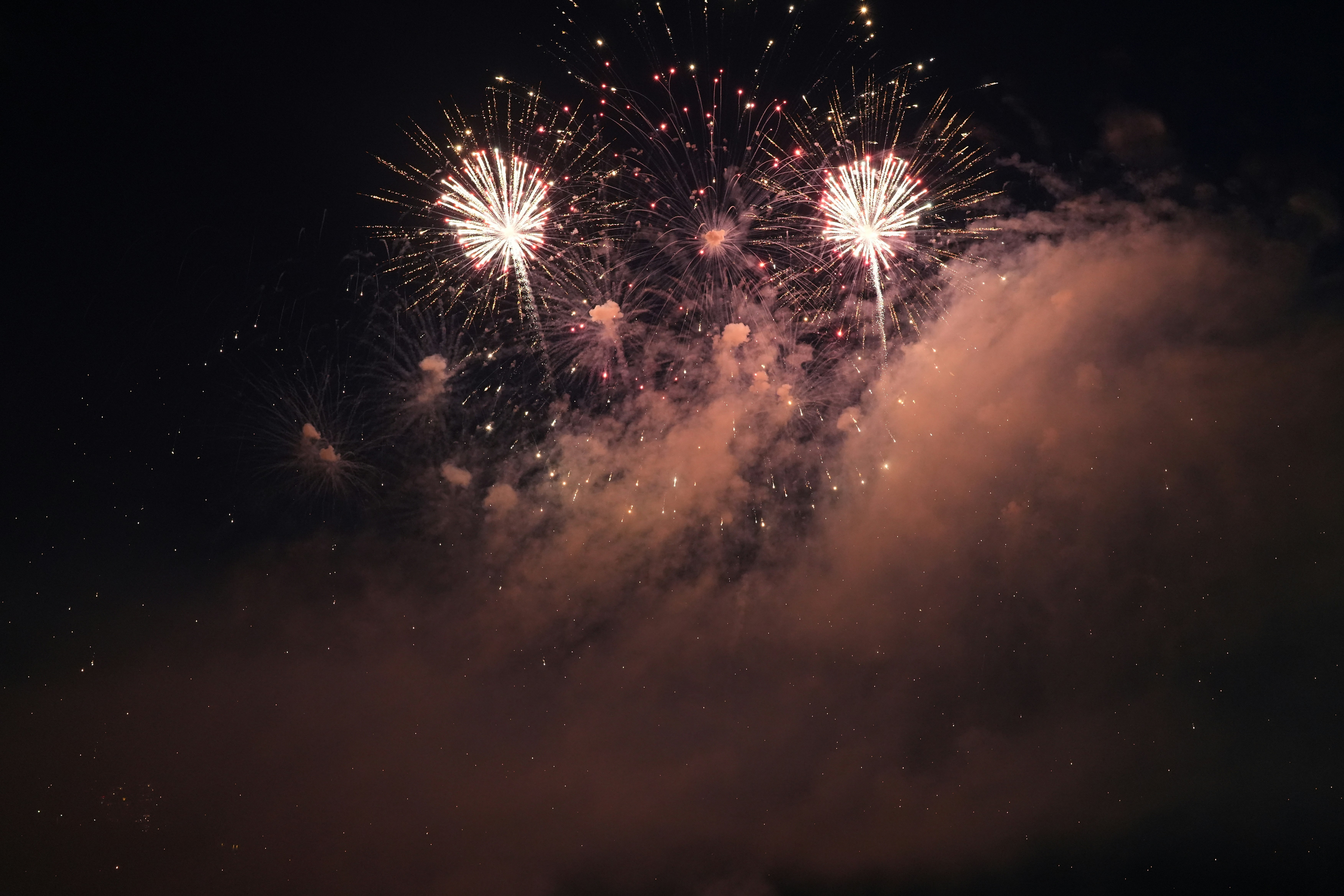 Fireworks in the sky photo – Free Fireworks Image on Unsplash