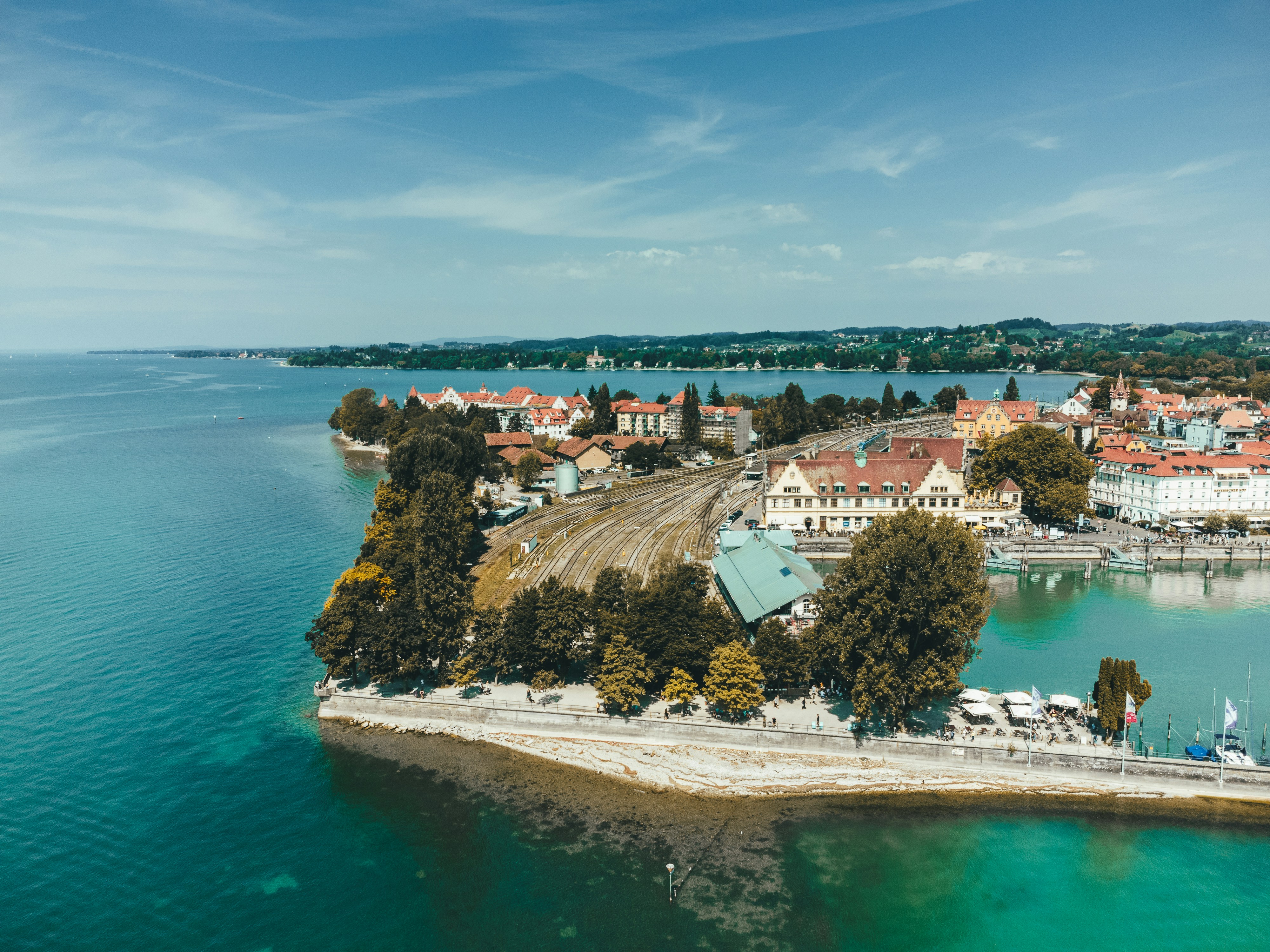A small island with buildings and trees photo – Free Image on Unsplash