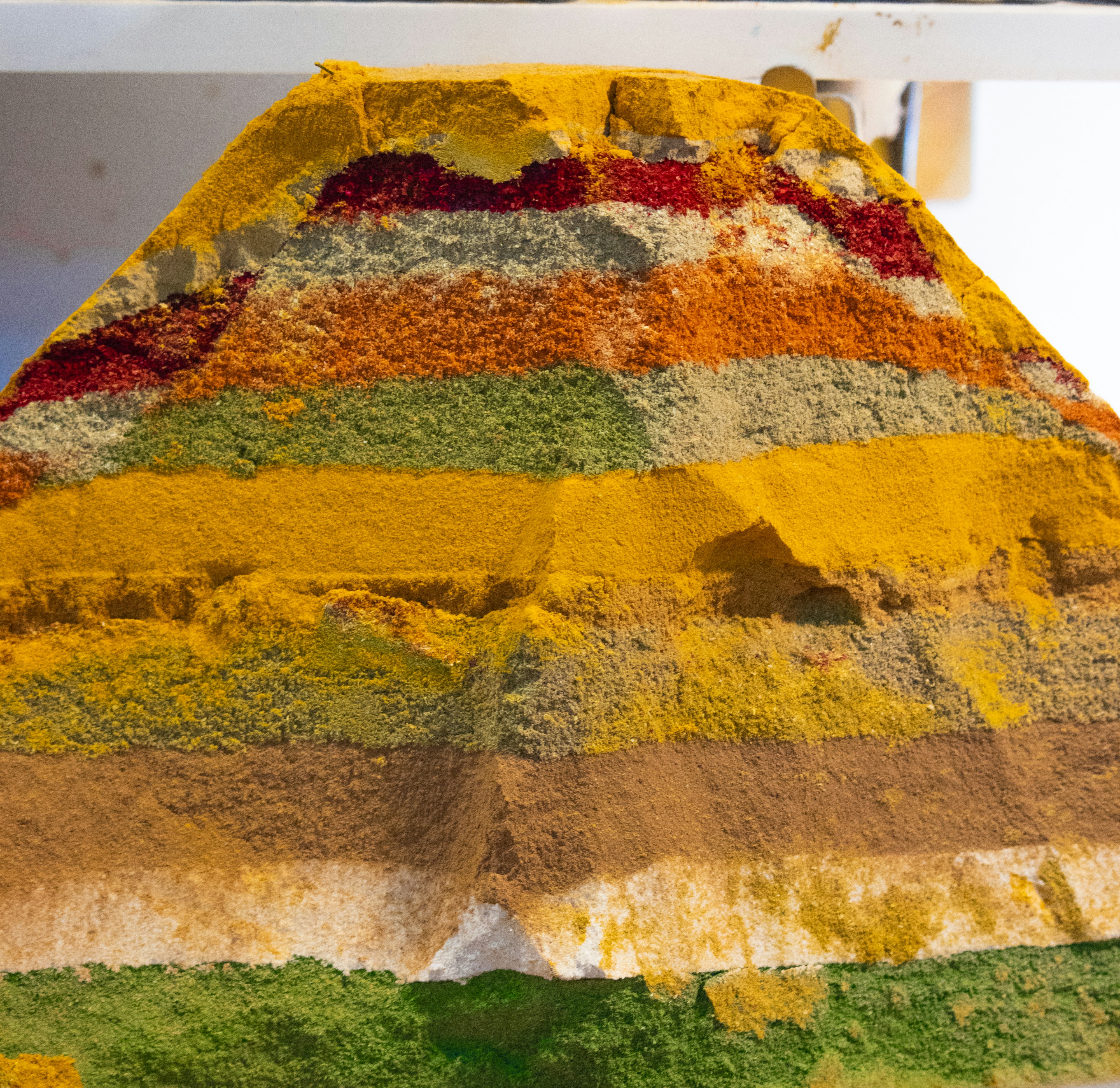 A flag with a red and yellow border photo – Free Isfahan Image on Unsplash