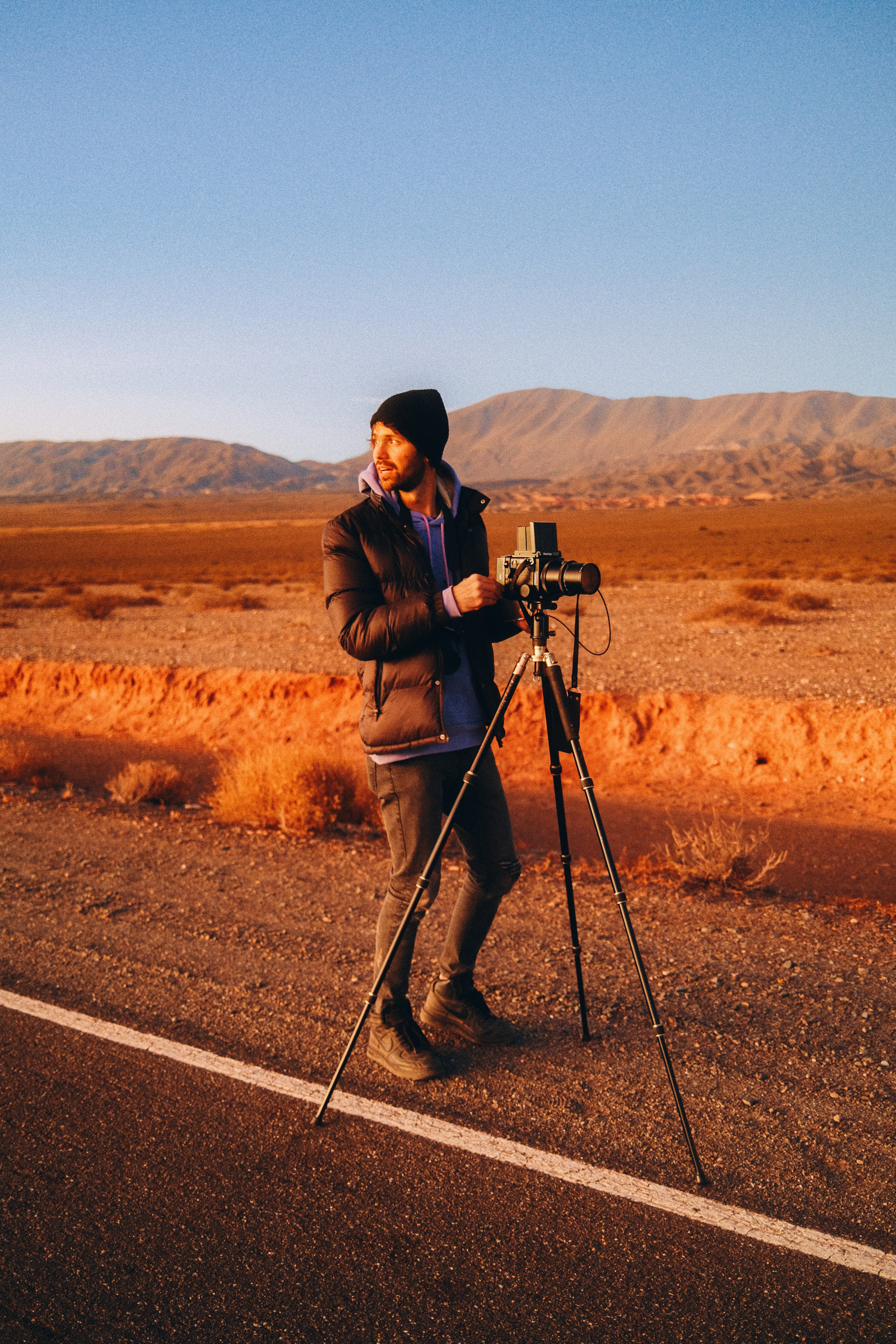 Desert Light, Quiet Focus: A Photographer in the Arid Horizon