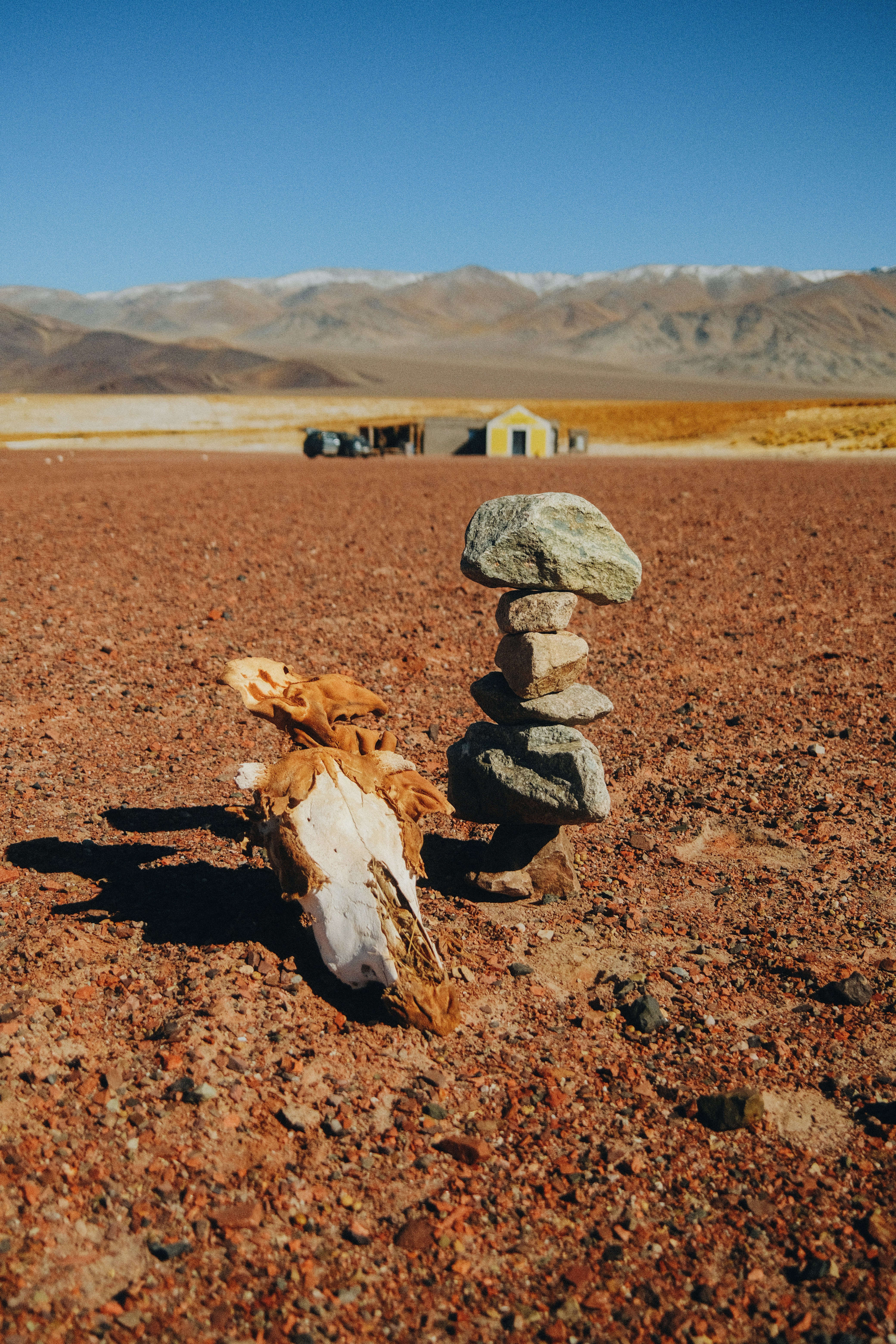 A stack of rocks in a desert photo – Free Los seismiles Image on Unsplash