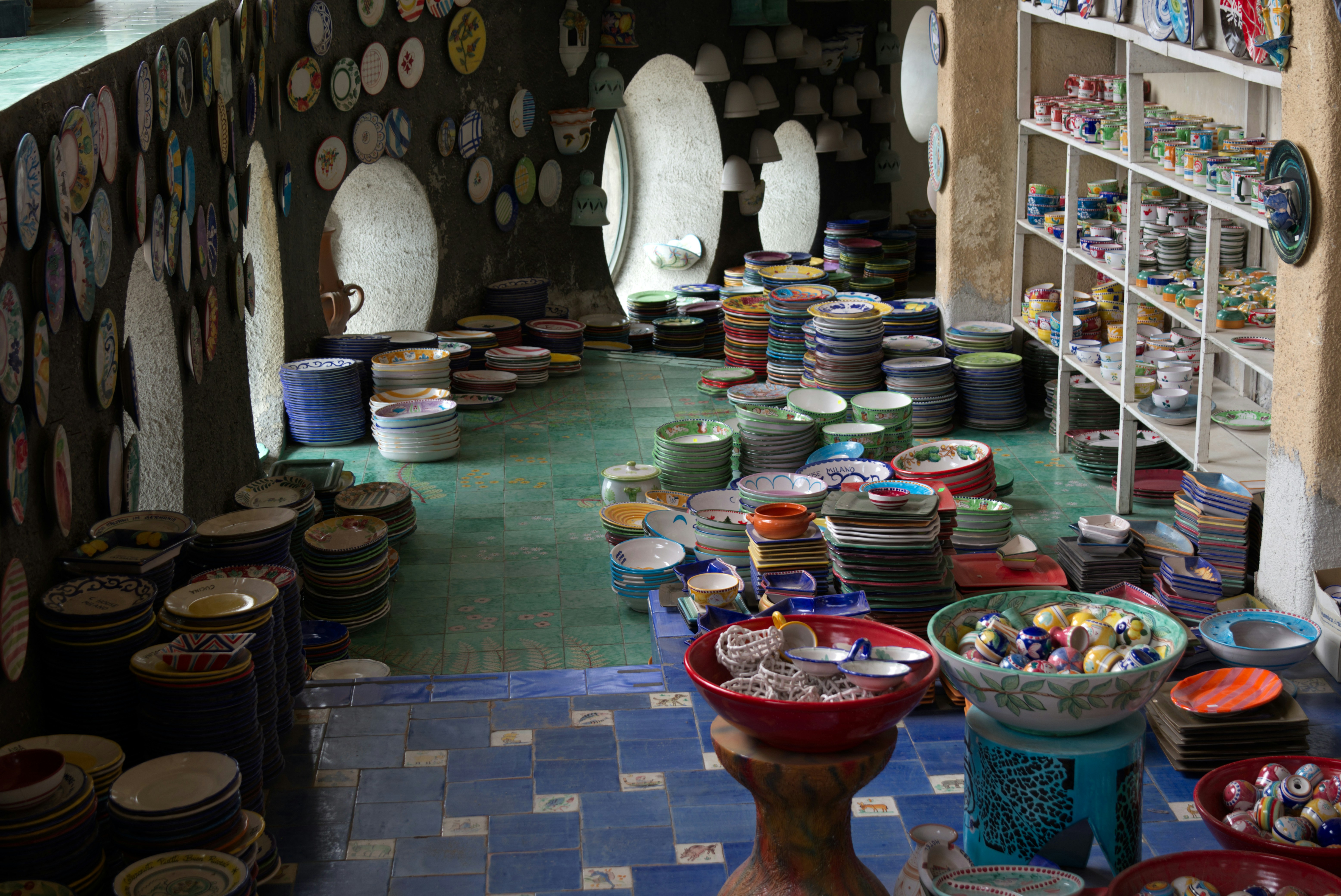 A room with many bowls and bowls photo – Free Pottery Image on Unsplash