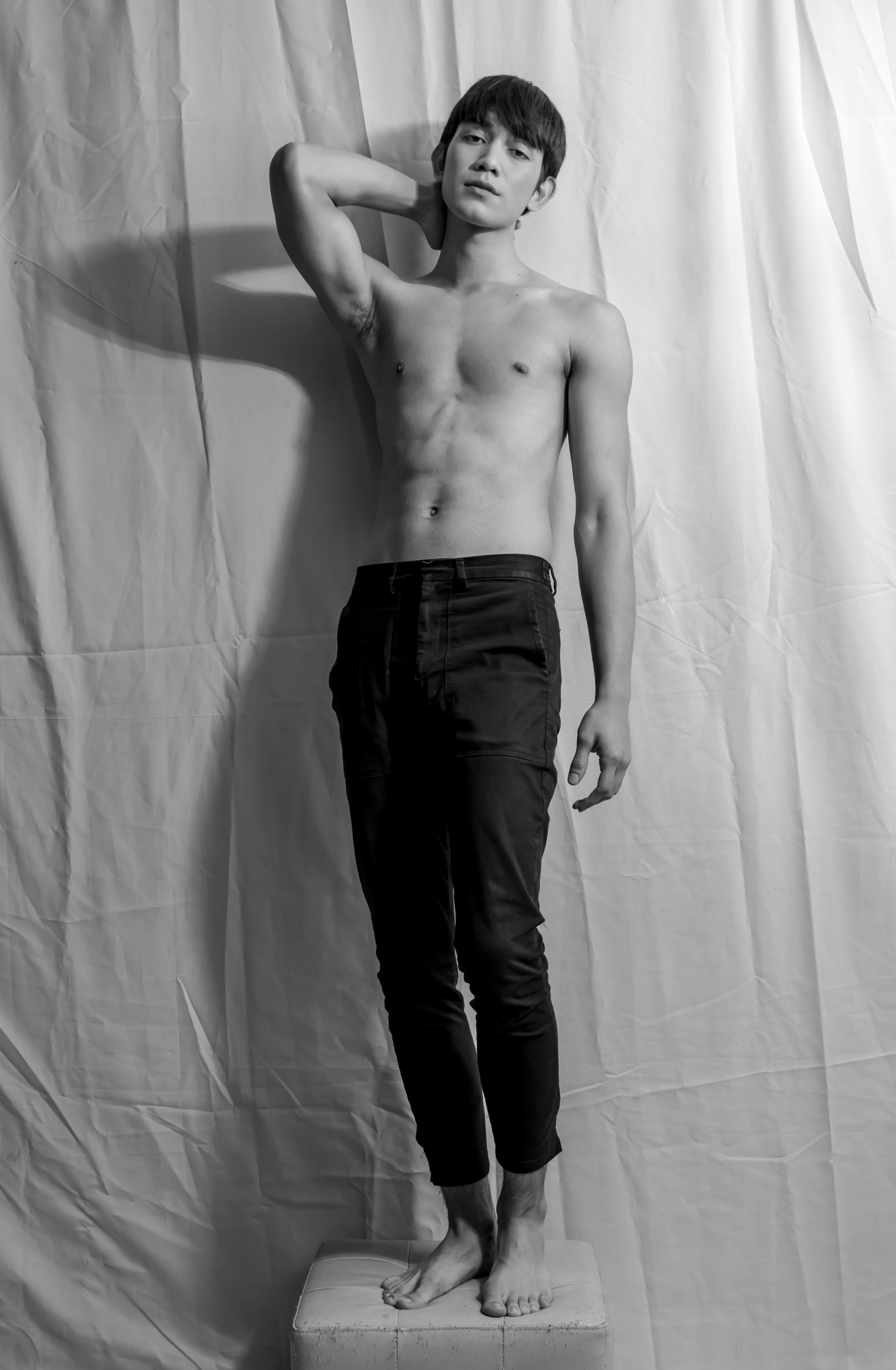 Foto Una persona posando para una foto – Imagen Moda gratis en Unsplash