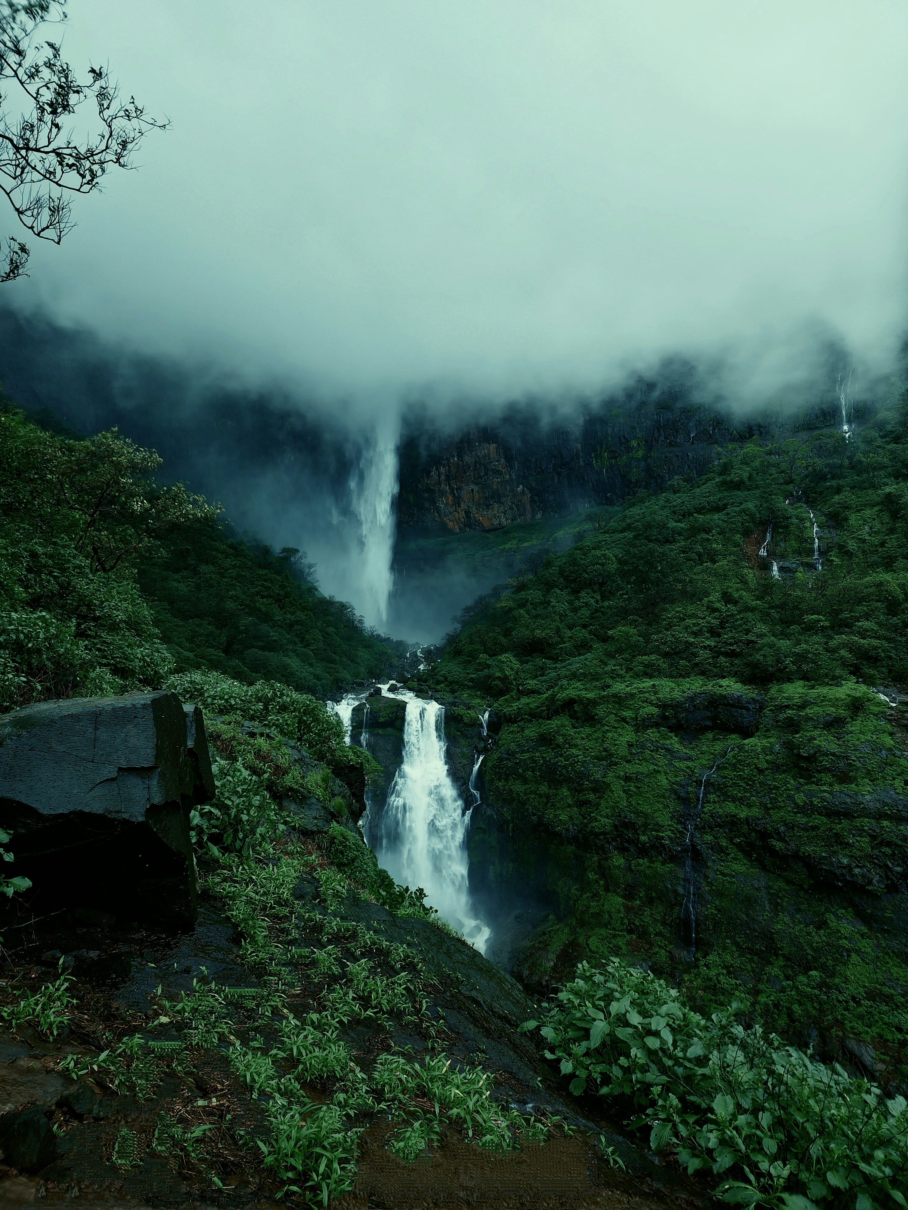 A waterfall in a forest photo – Free Nanemachi waterfall Image on Unsplash